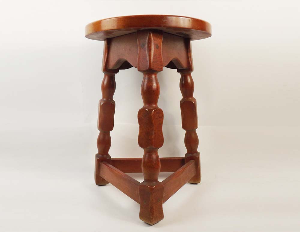 Vintage Goldsmith American Colonial Cherry Stool | EBTH