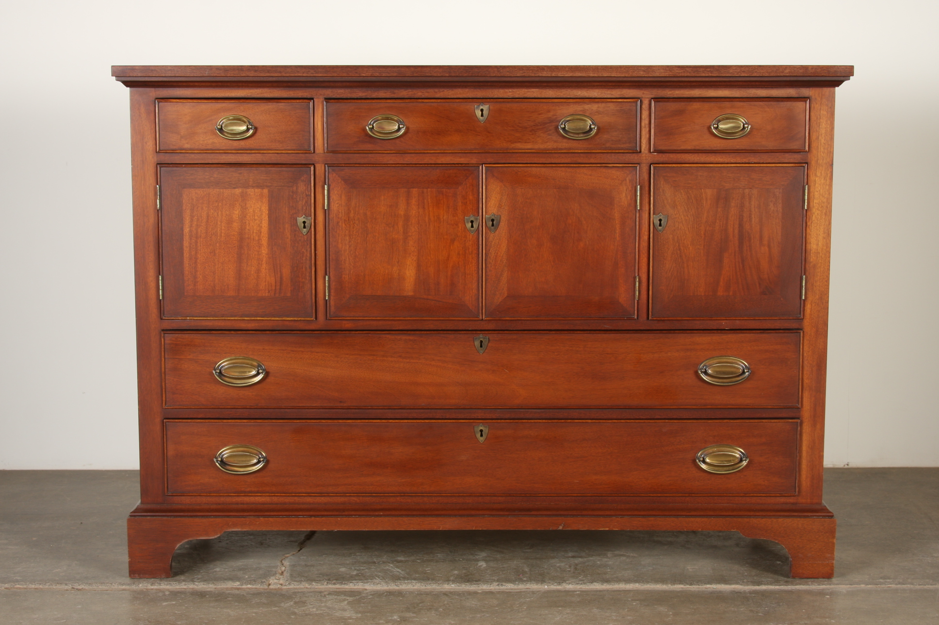 Craftique Mahogany Dresser | EBTH