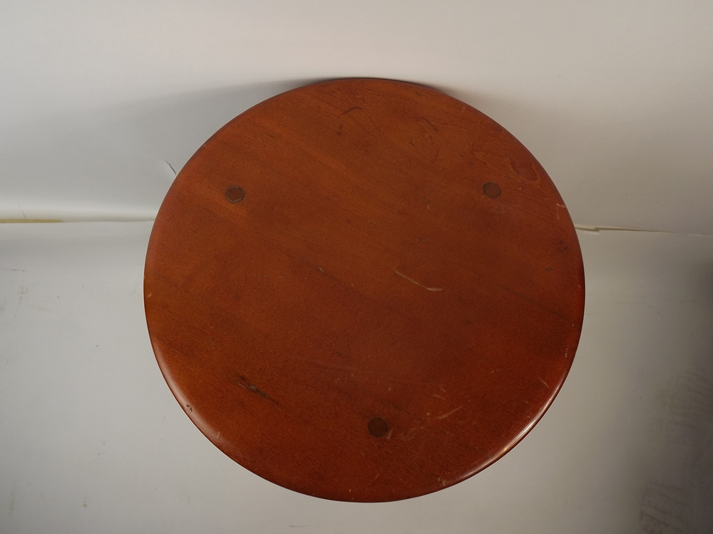 Vintage Goldsmith American Colonial Cherry Stool | EBTH