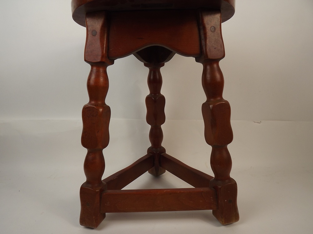 Vintage Goldsmith American Colonial Cherry Stool | EBTH