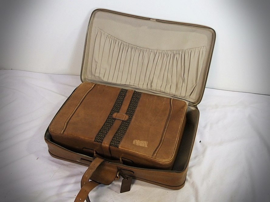 Mark Cross two piece luggage set in golden leather | EBTH