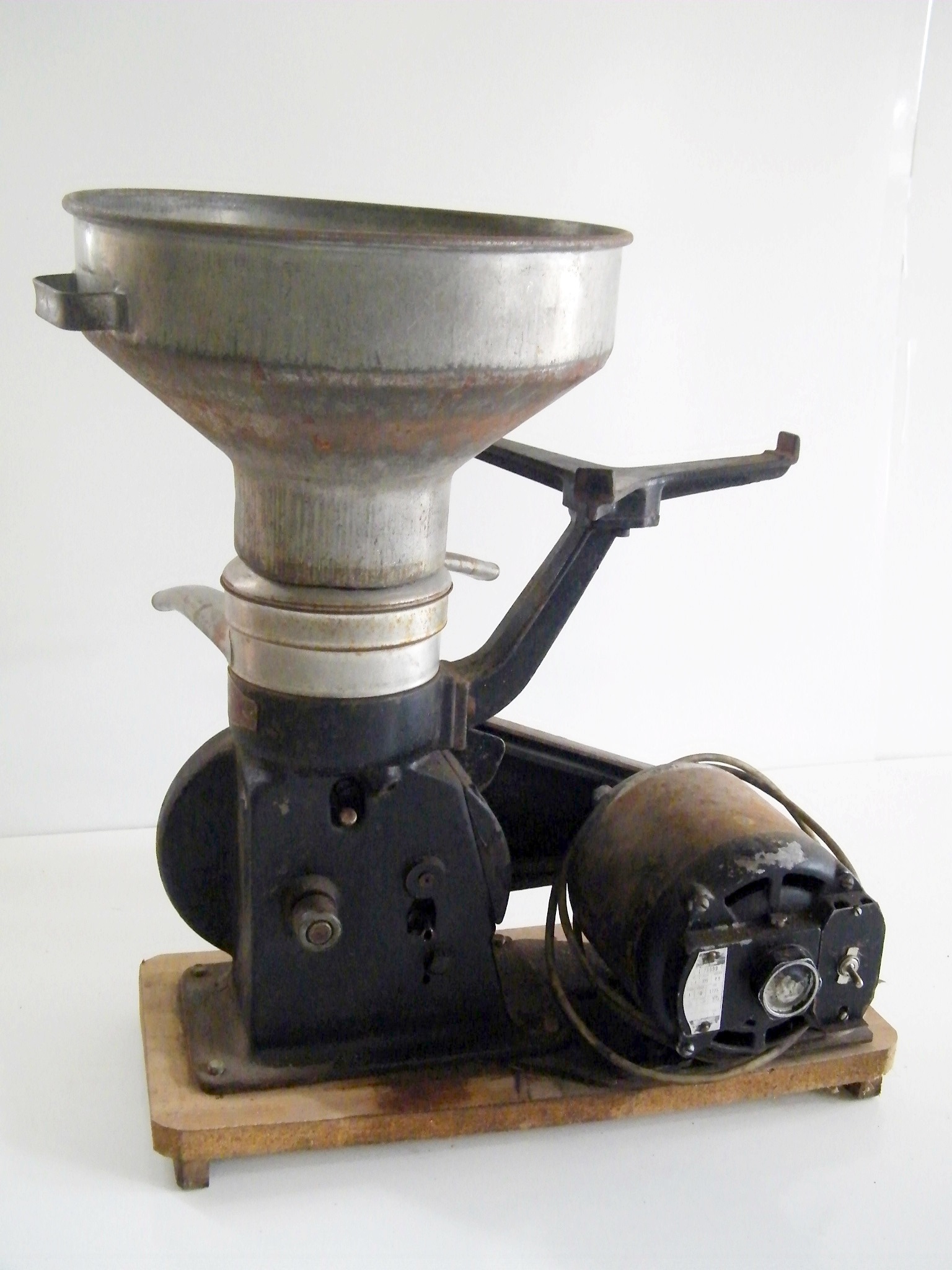 Antique Cream Separator | EBTH