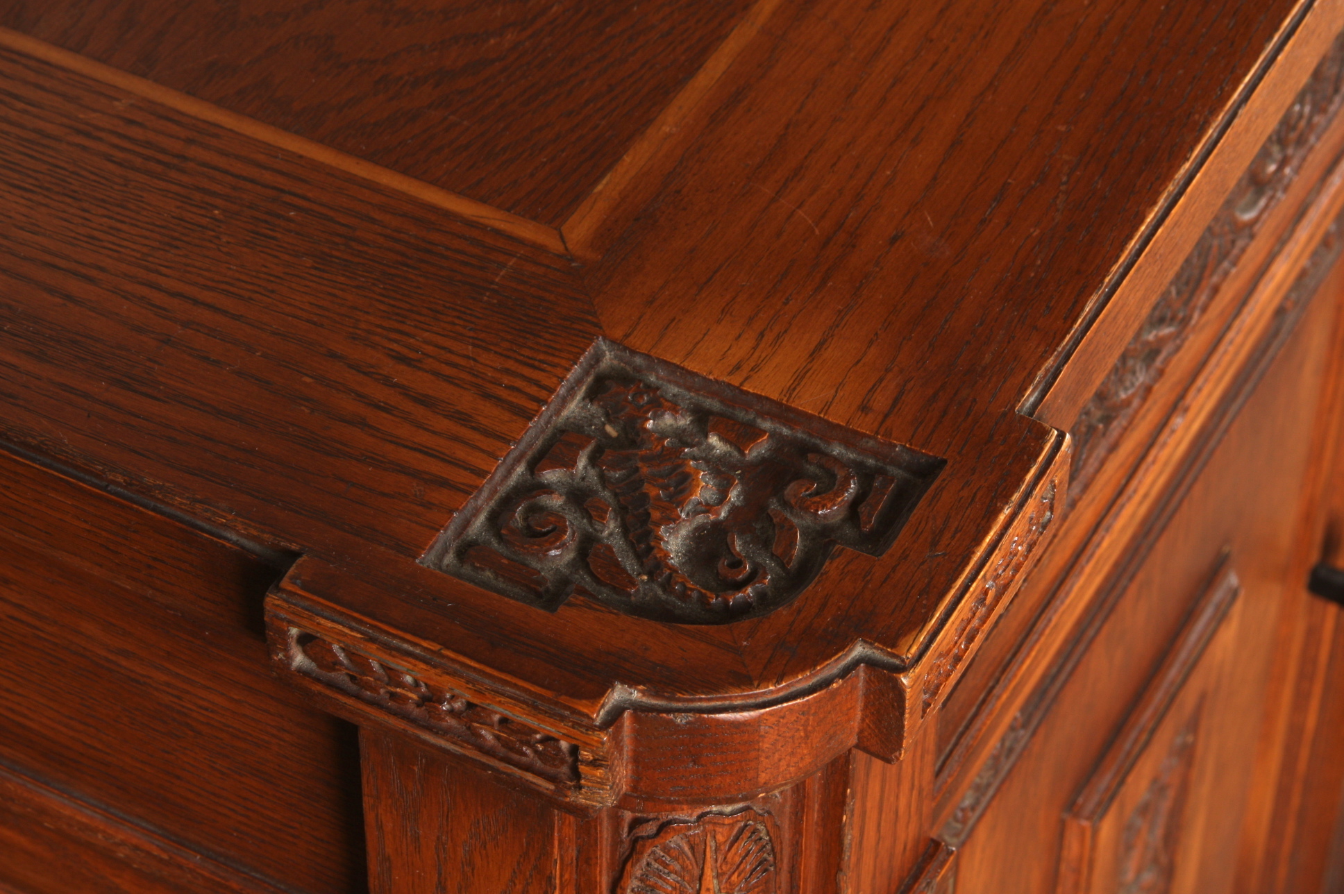 Romweber Viking Oak Executive Desk | EBTH