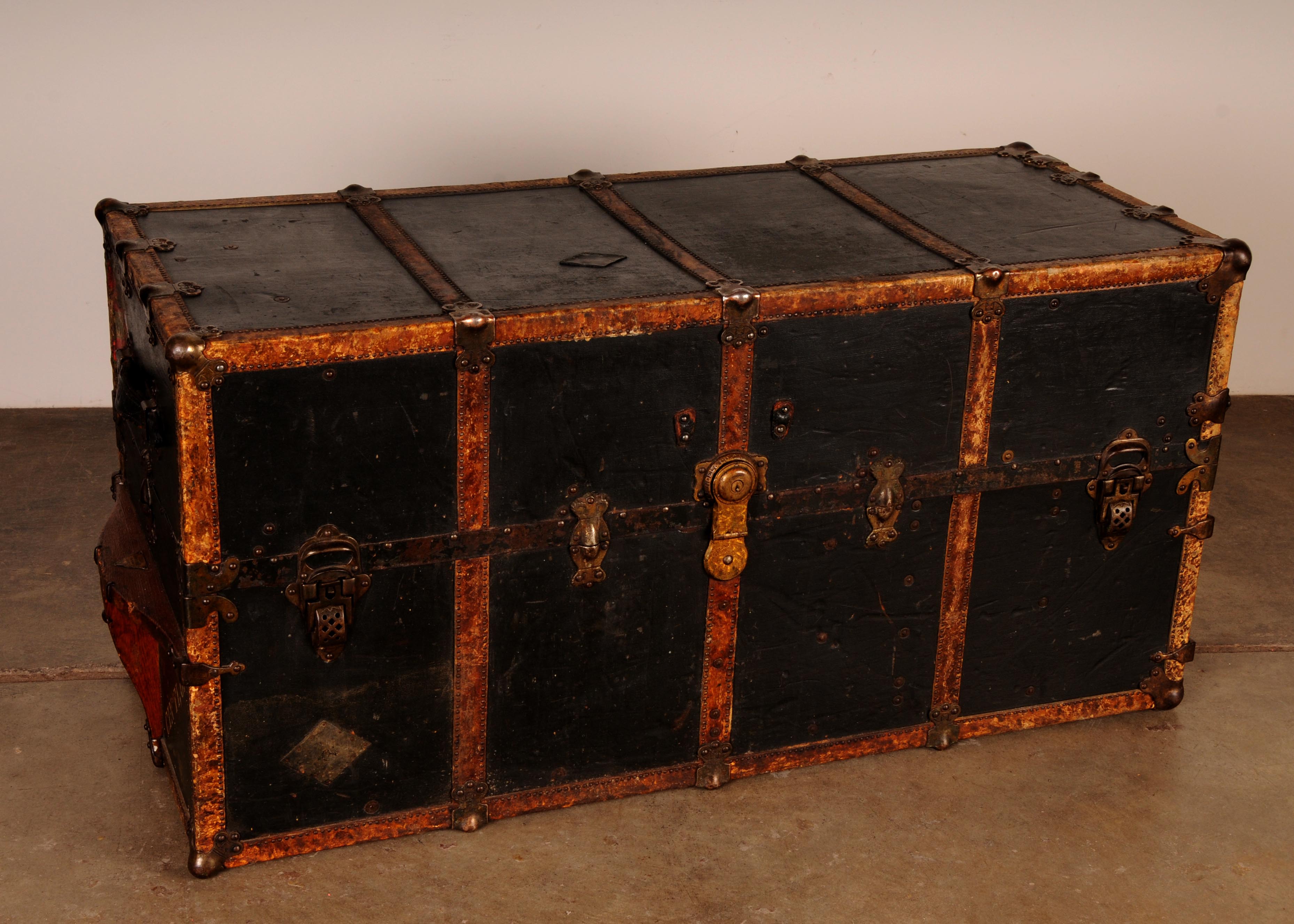 Mendel Early 20c Steamer Trunk | EBTH