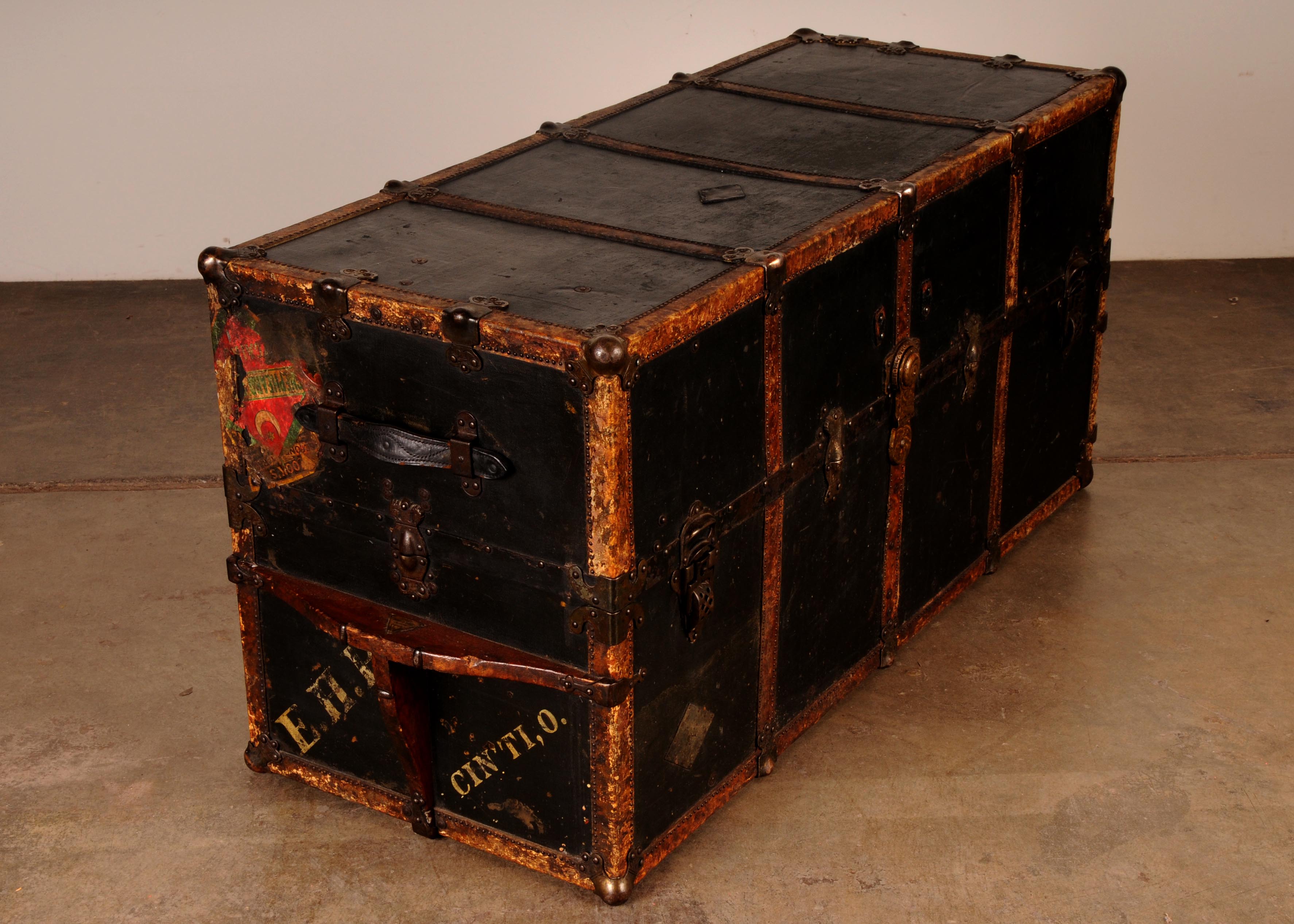 Mendel Early 20c Steamer Trunk | EBTH