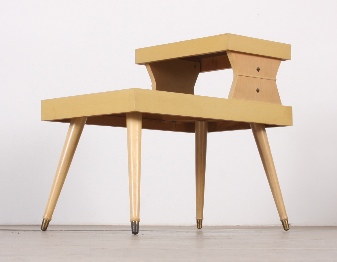 Pair of 1950's Mid Century Modern two tiered end tables | EBTH