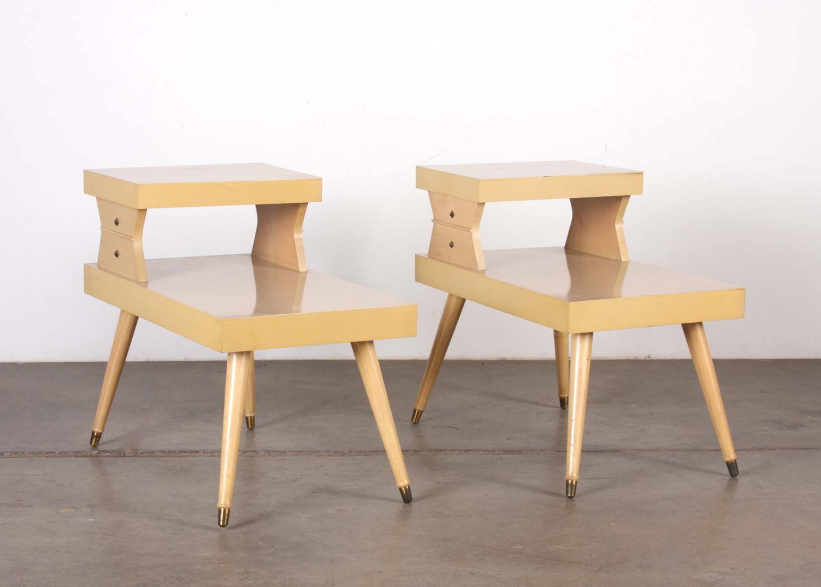 Pair of 1950's Mid Century Modern two tiered end tables | EBTH