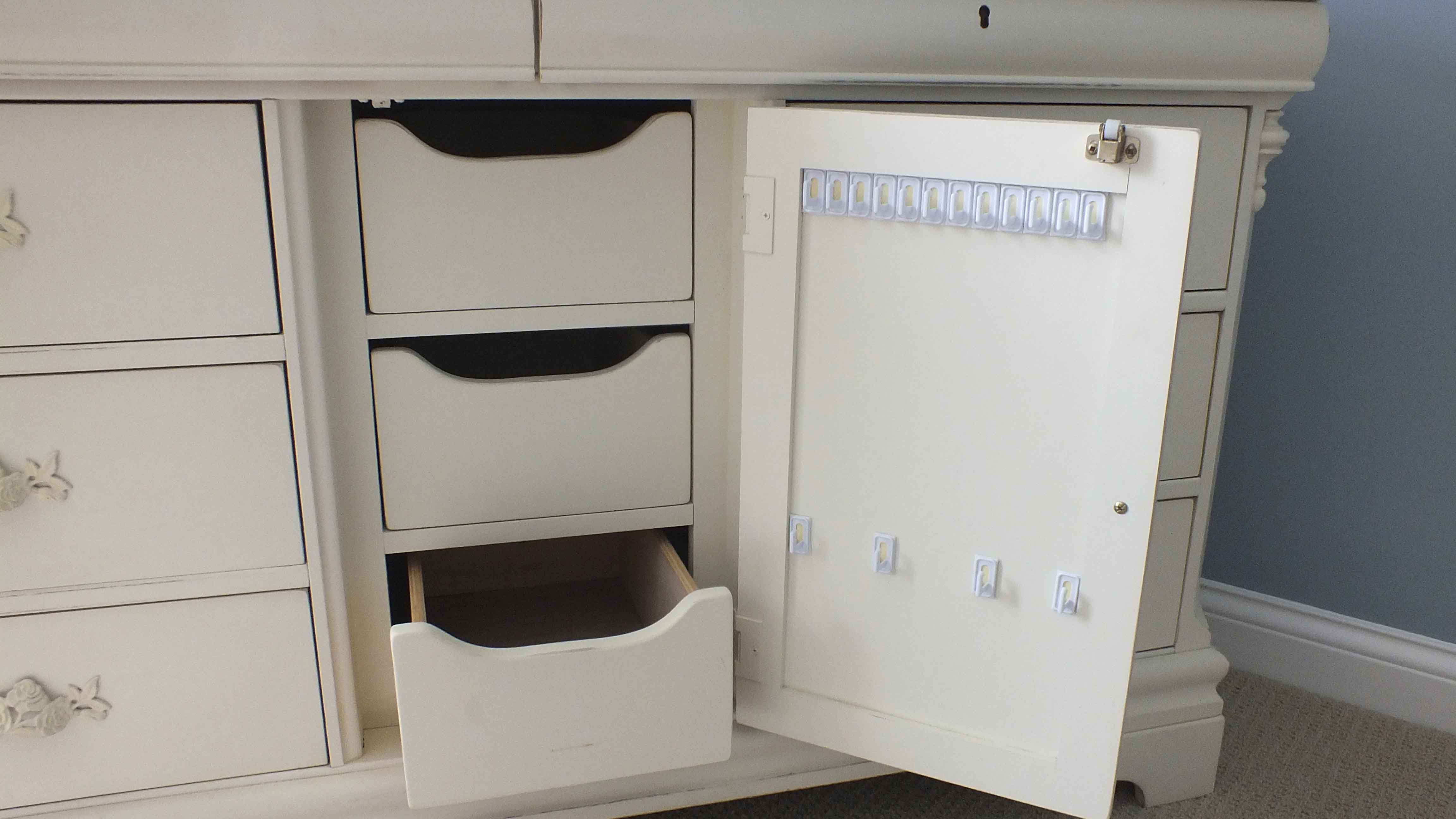 Betsy Cameron Collection Dresser | EBTH