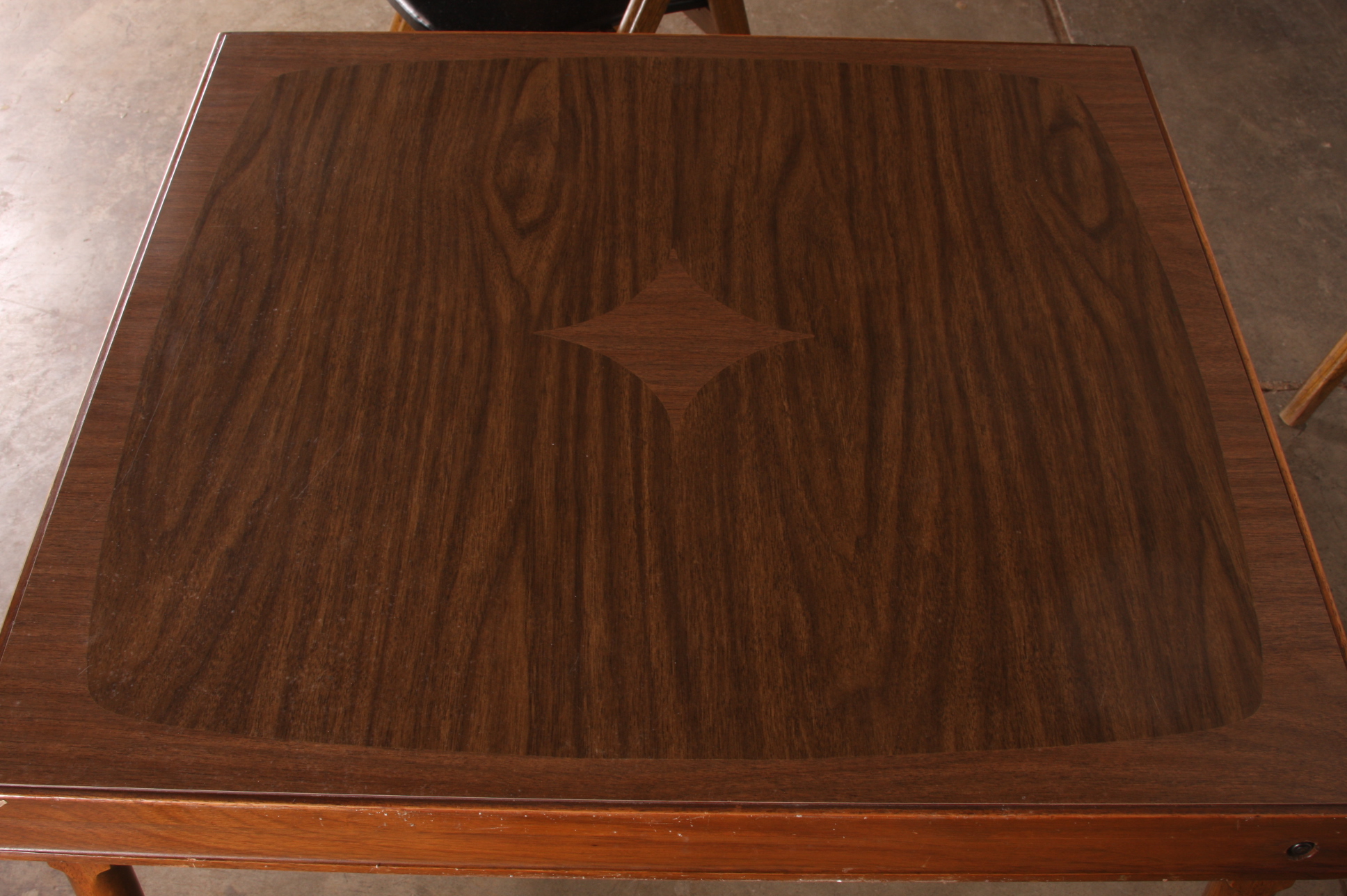 Vintage wooden card table and (4) folding chairs | EBTH