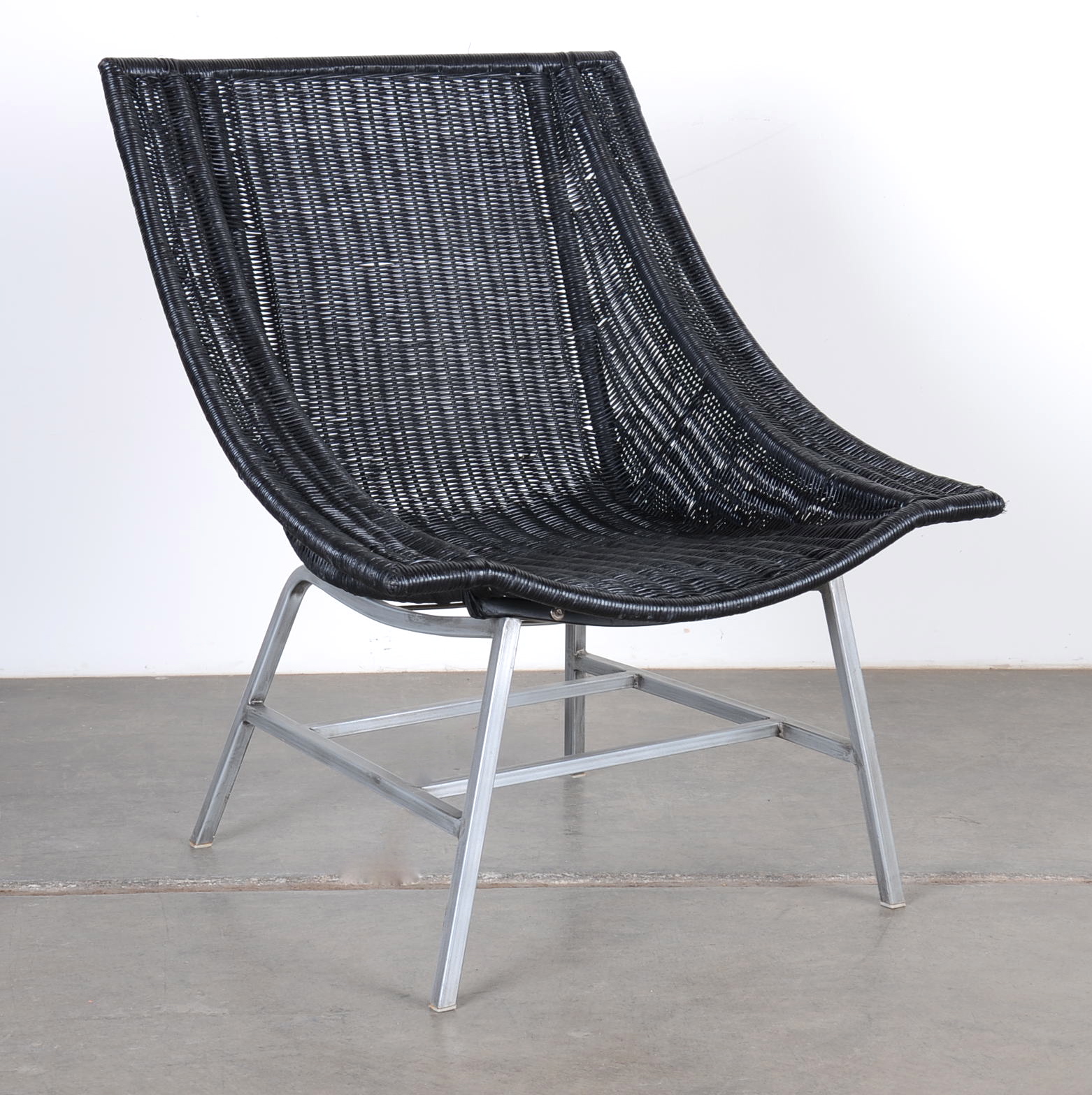 Vintage Black Wicker Lounge Chair Set With Steel Frame | EBTH