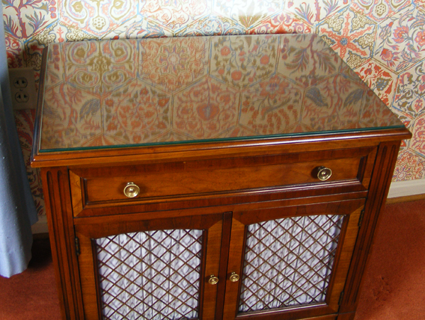 Kindel Vintage Night Stand | EBTH