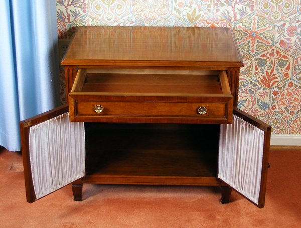 Kindel Vintage Night Stand | EBTH