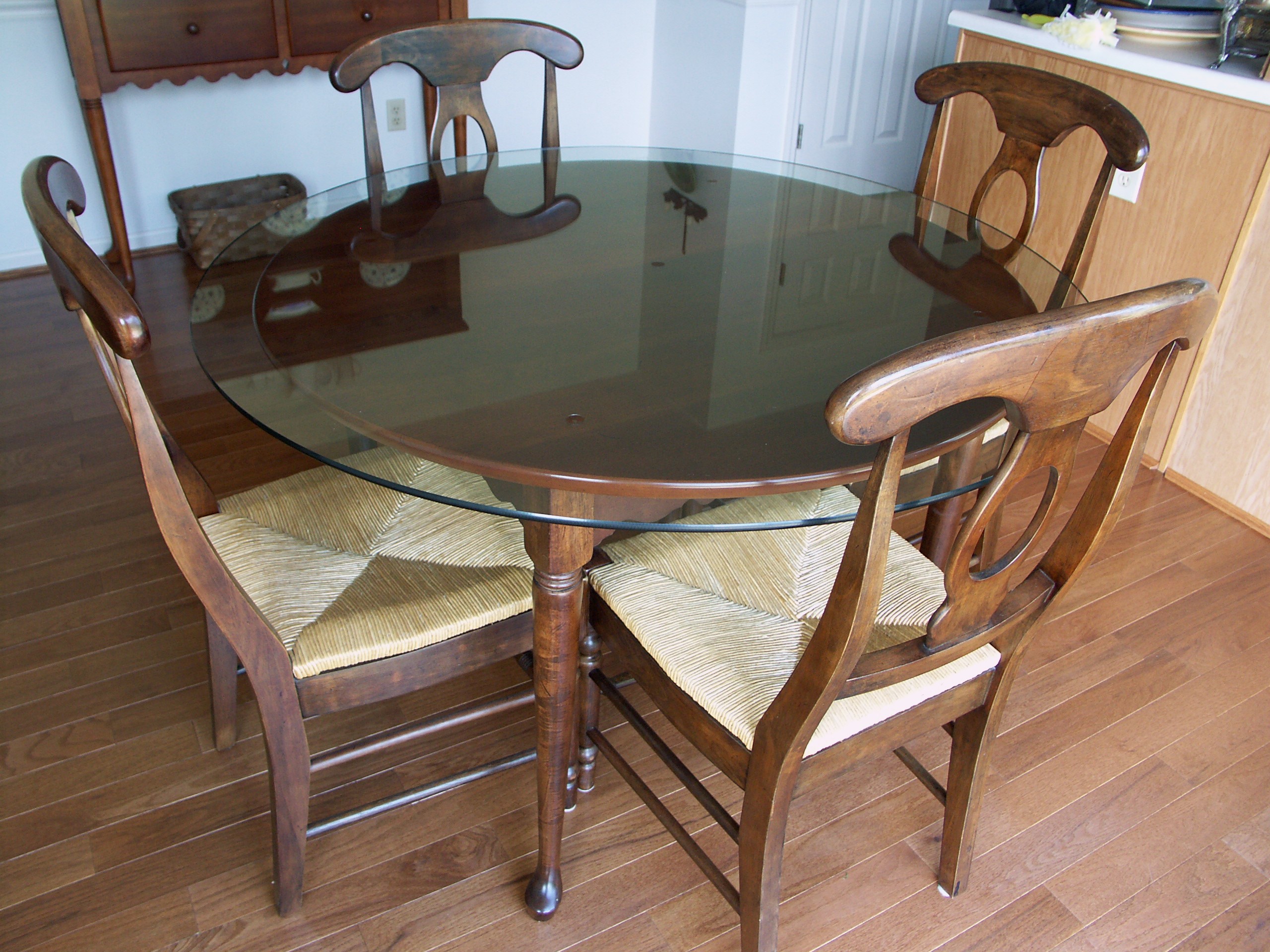Bombay and Company Round Table and Four Chairs | EBTH