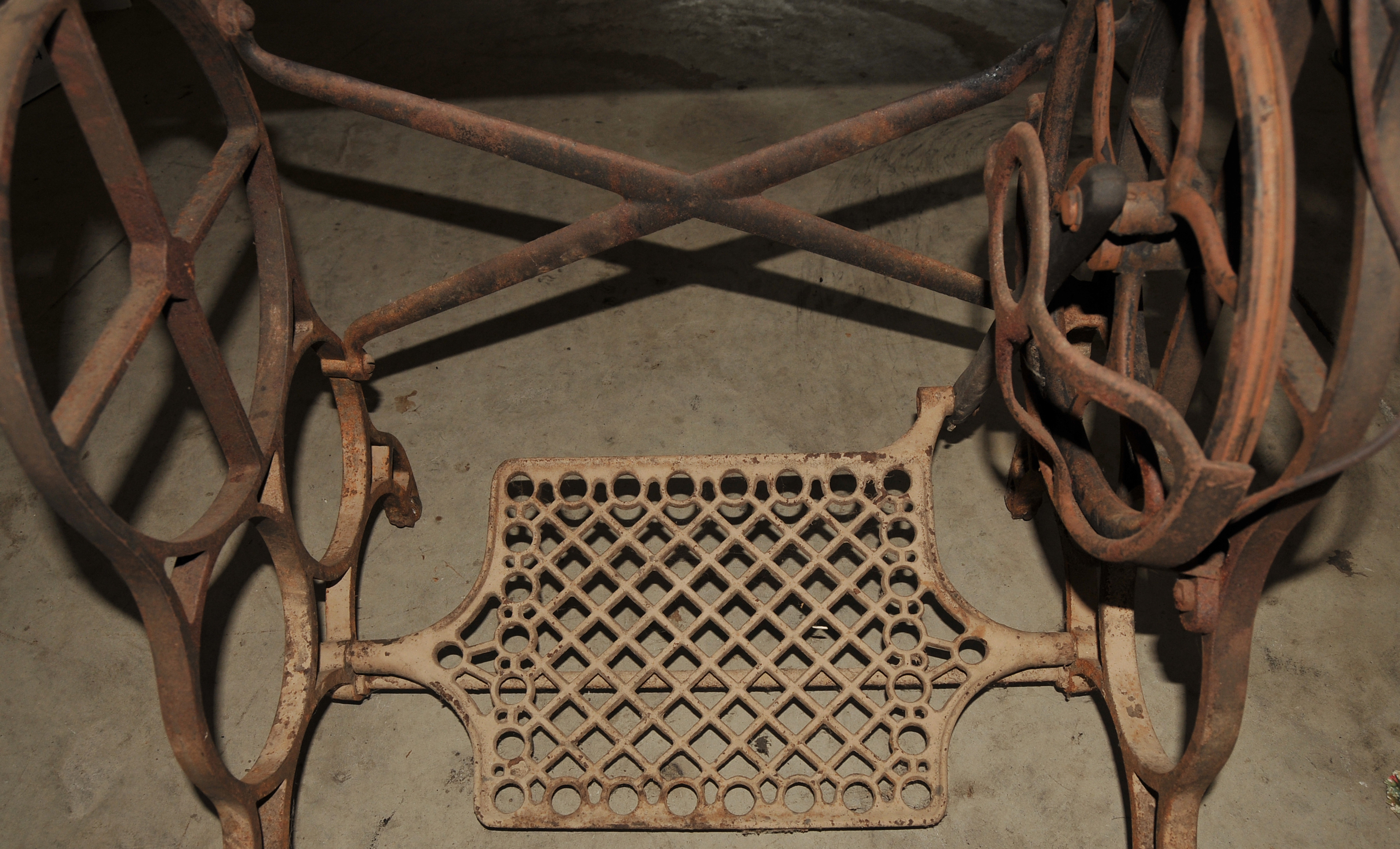 Antique Minnesota Sewing Machine | EBTH