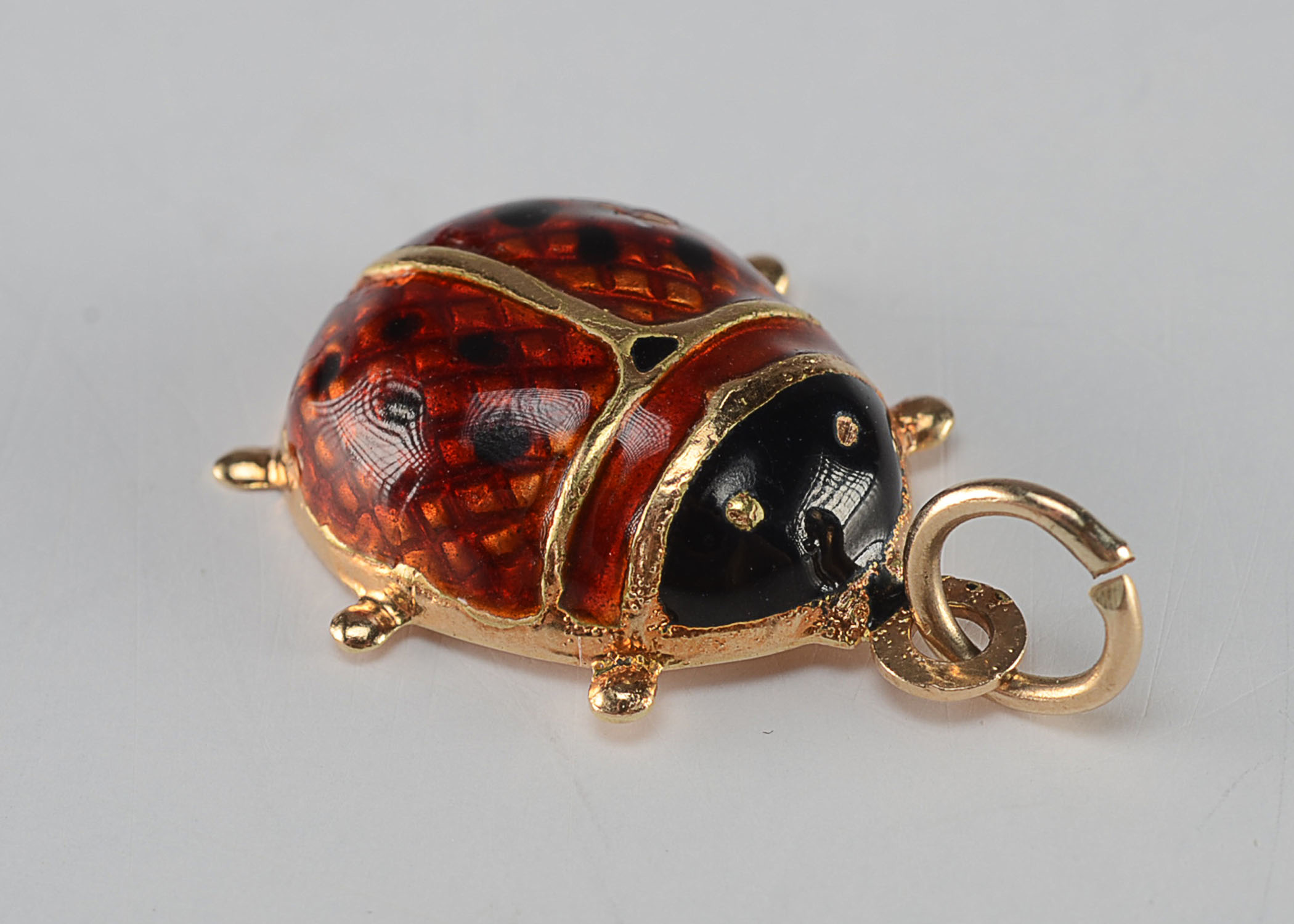 Adorable 18K Yellow Gold Lady Bug Charm | EBTH