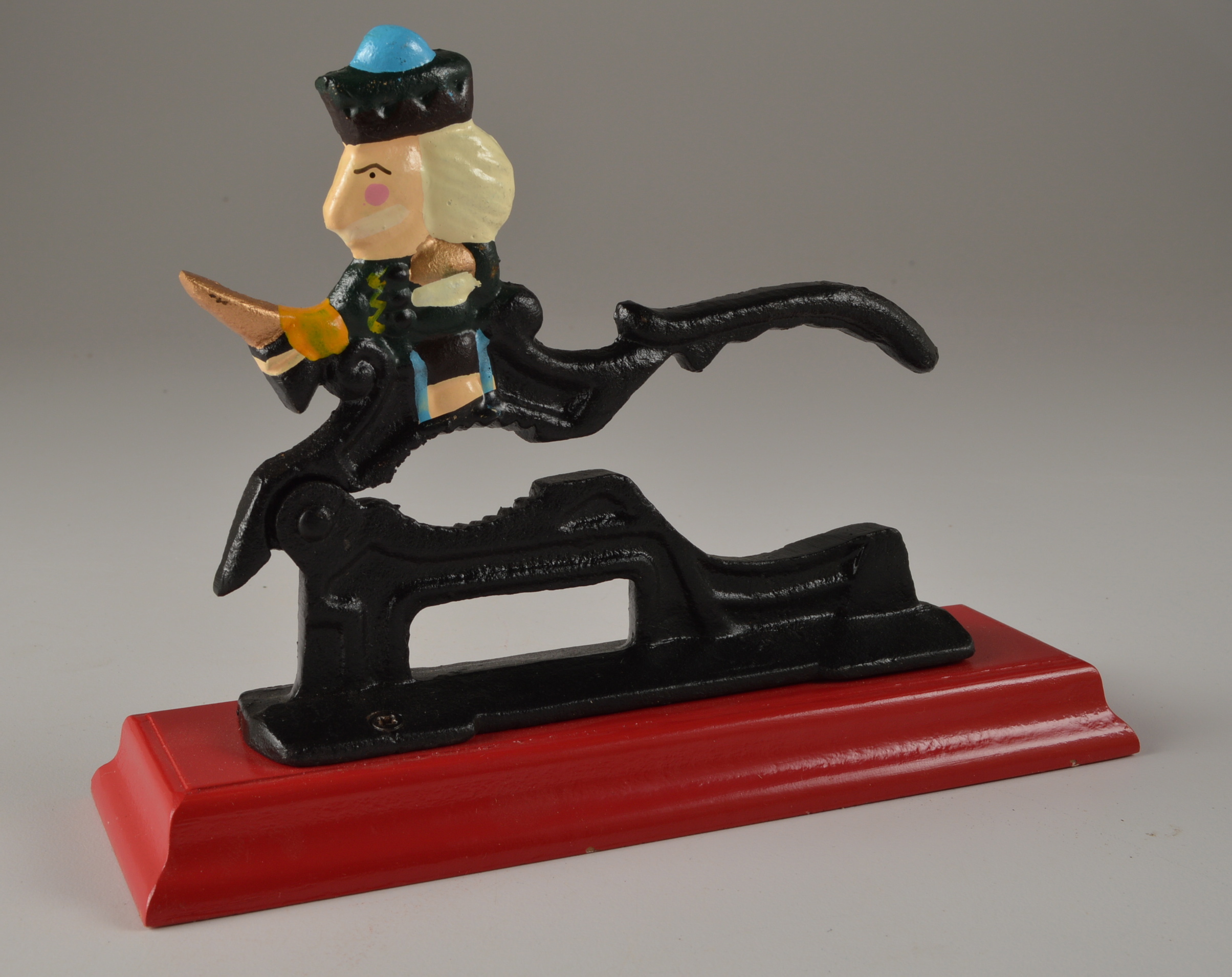 George Washington Nutcracker and Flower | EBTH