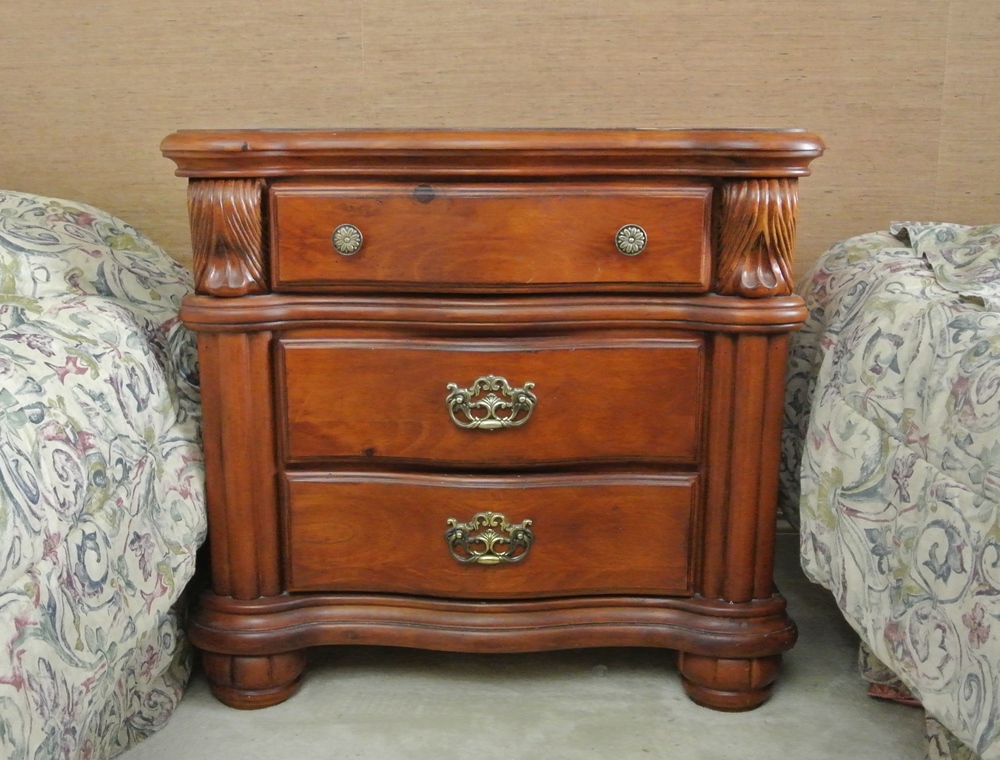 Broyhill Night Stand | EBTH
