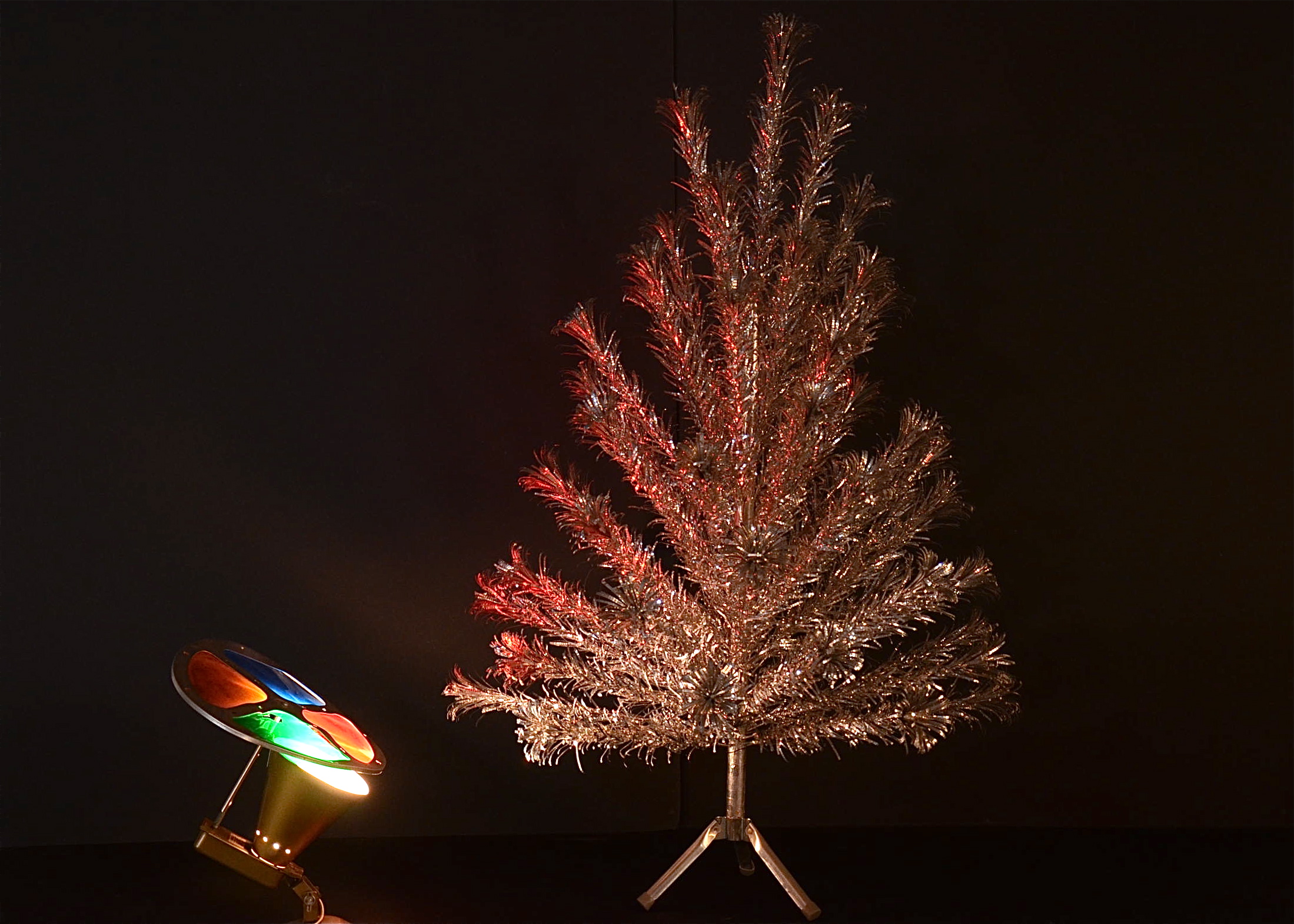 Evergleam Aluminum Christmas Tree With Color Wheel | EBTH