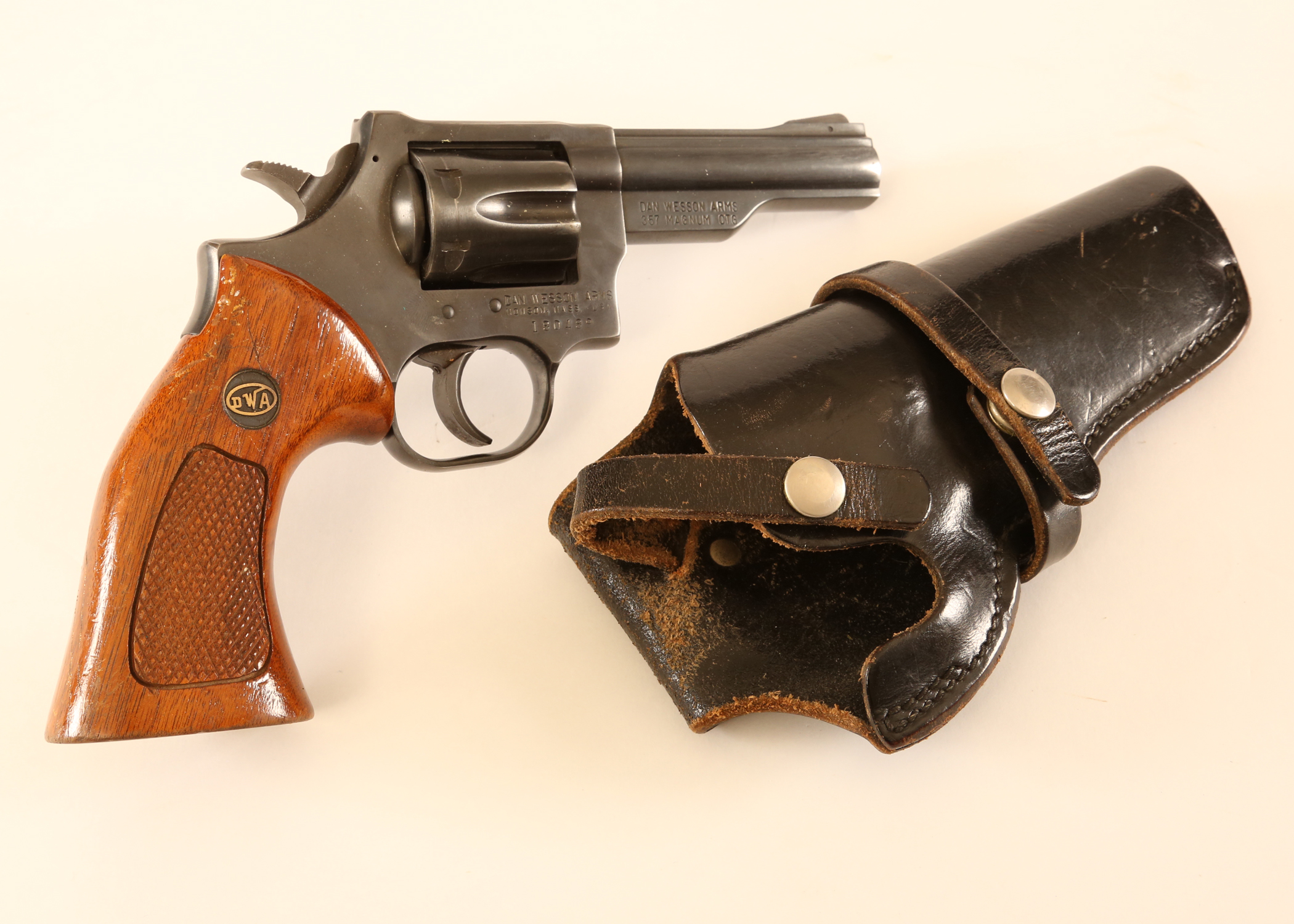 Dan Wesson .357 Magnum CTG Revolver with Leather Holster | EBTH