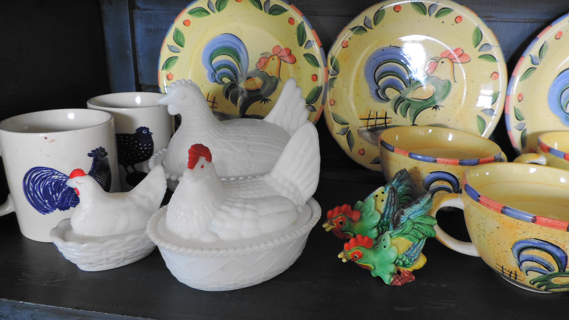 Rooster-Themed Dinnerware and Serving Pieces | EBTH