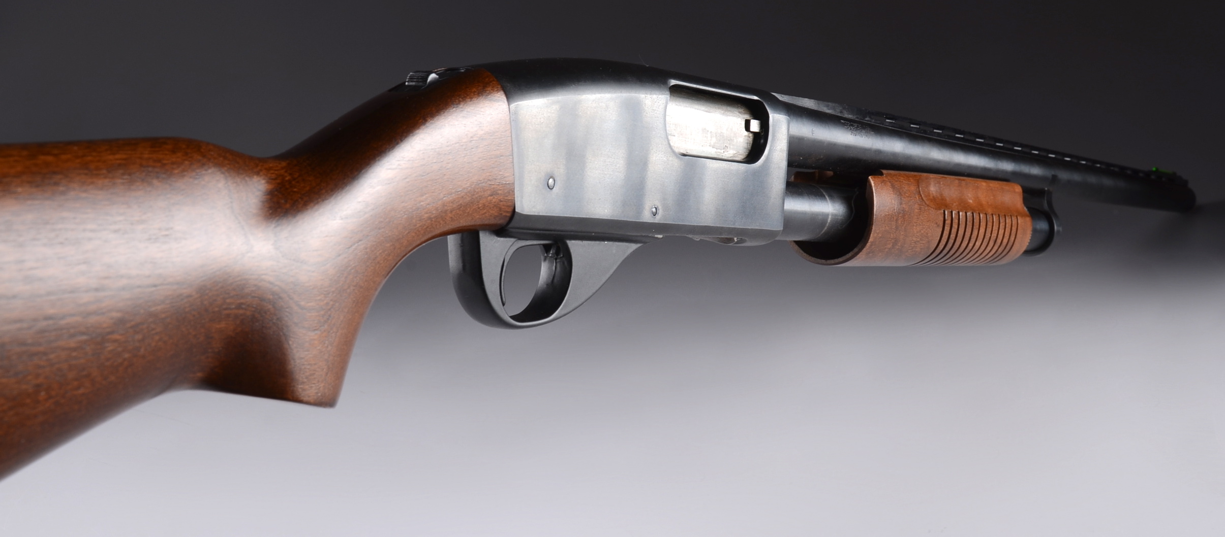 Smith and Wesson Model 916 A 12 gauge pump shotgun | EBTH