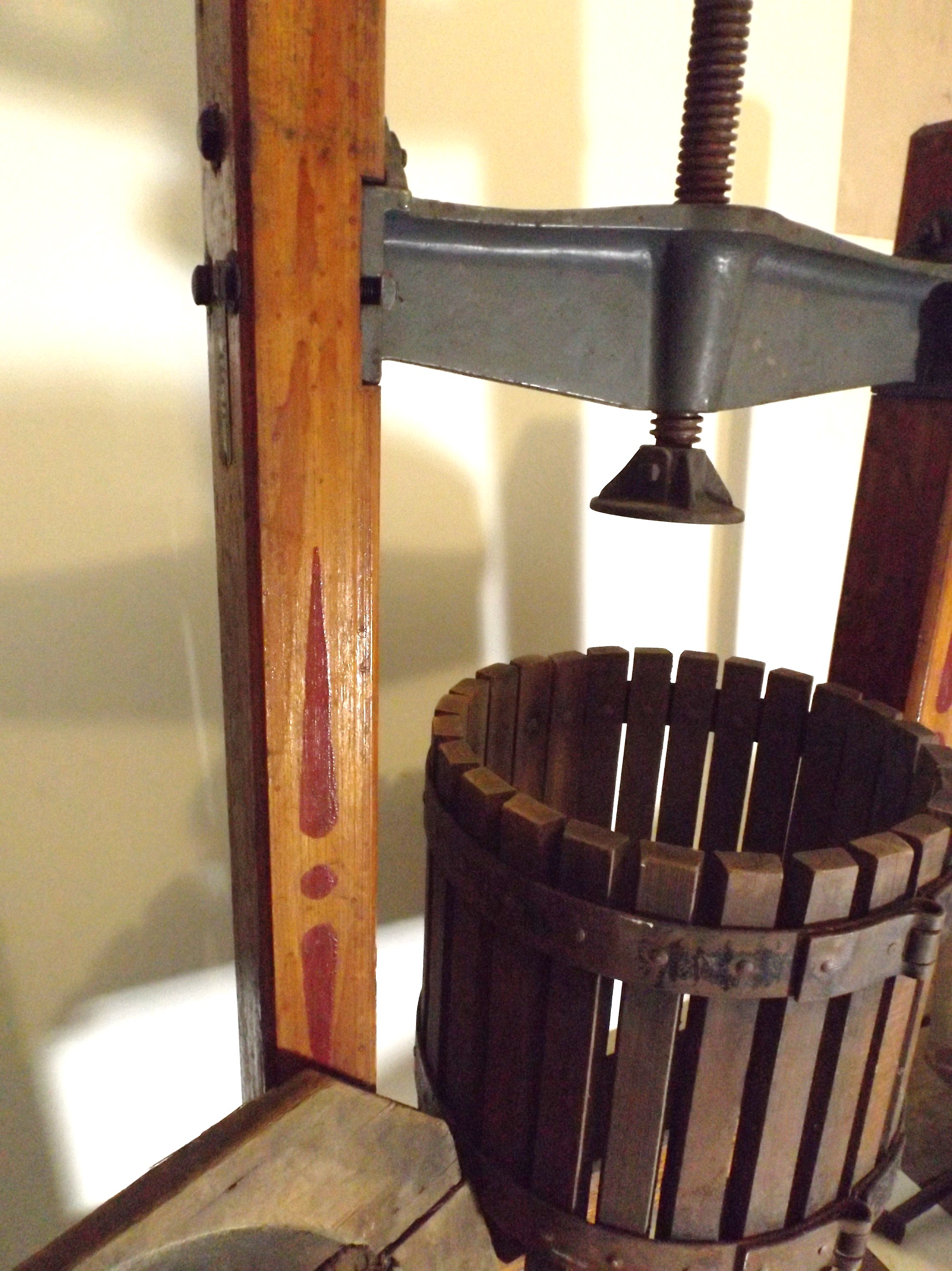 Antique Apple Cider/Wine Press | EBTH