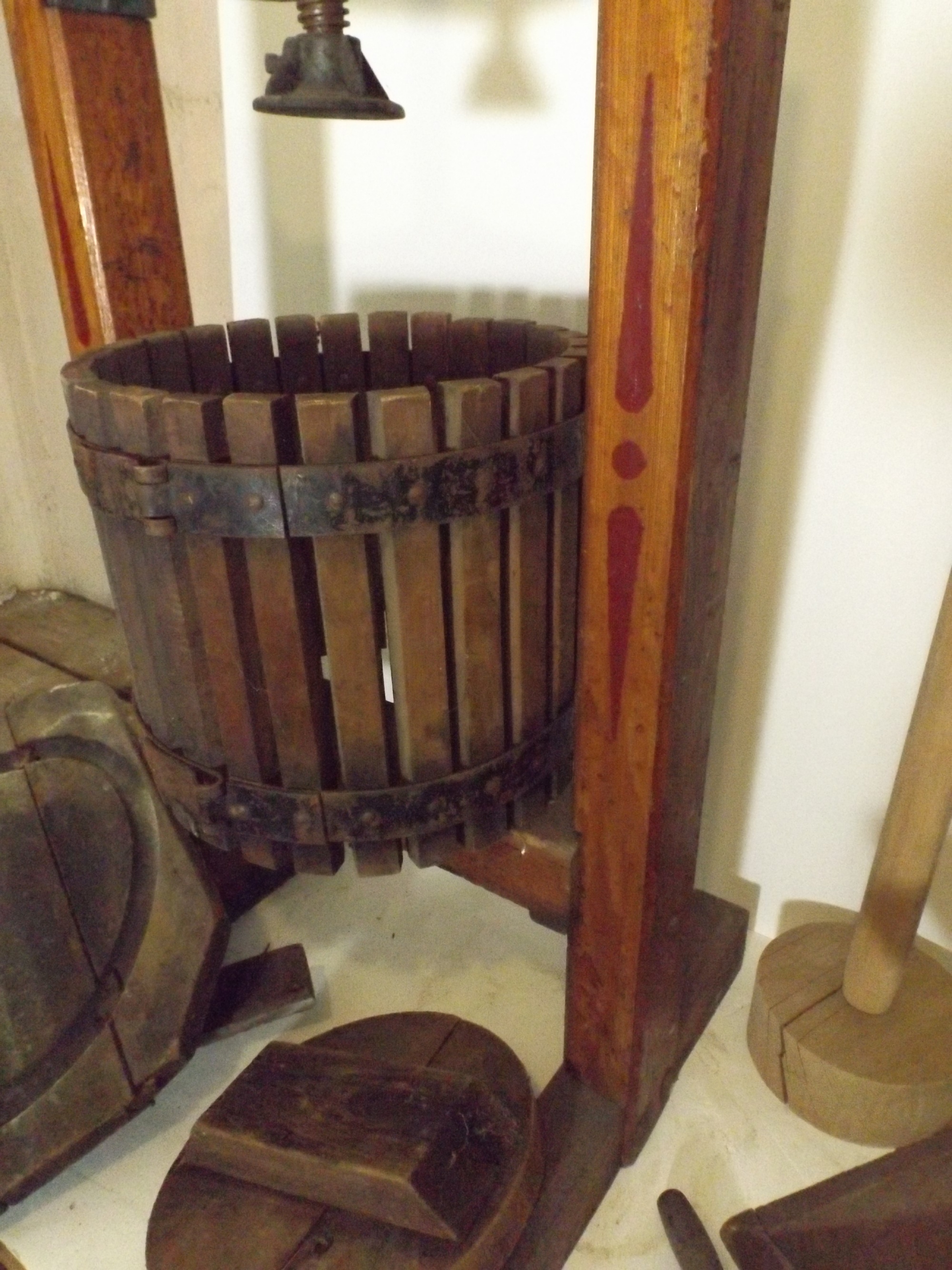 Antique Apple Cider/Wine Press | EBTH