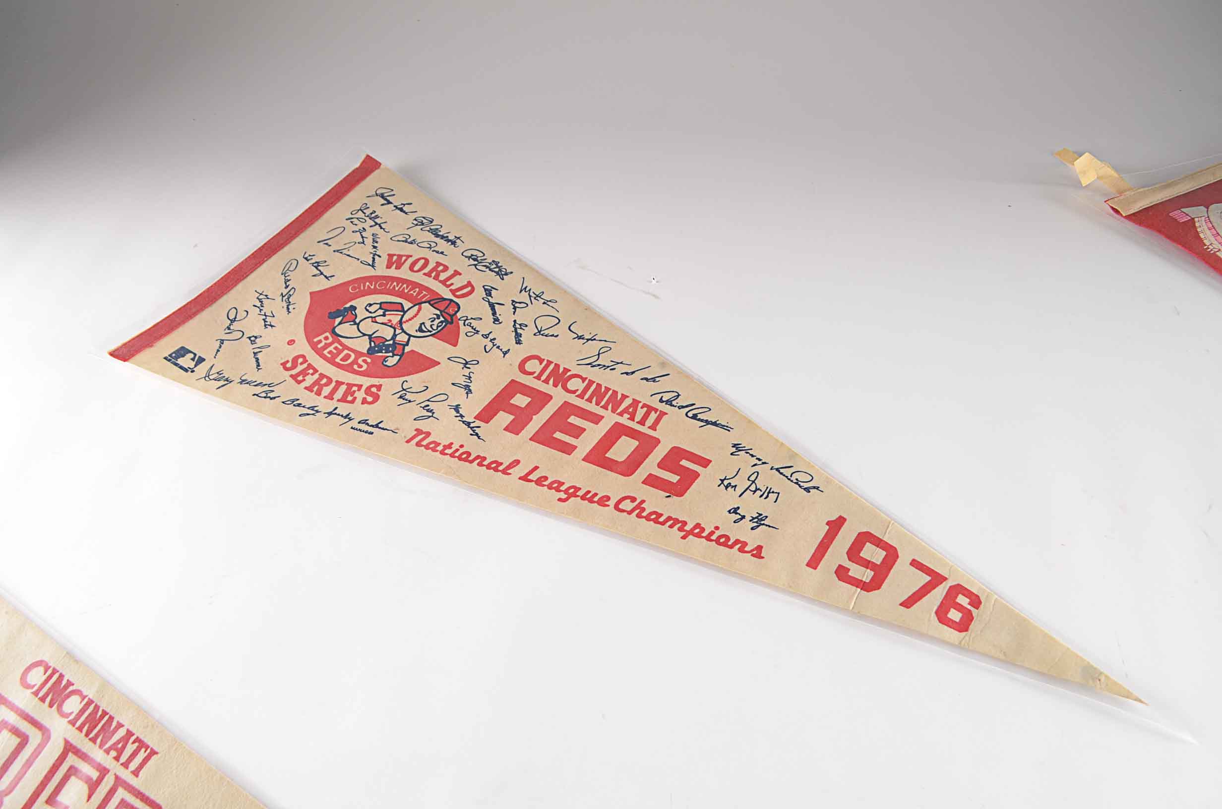 (4) Outstanding Cincinnati Reds Vintage Pennants | EBTH
