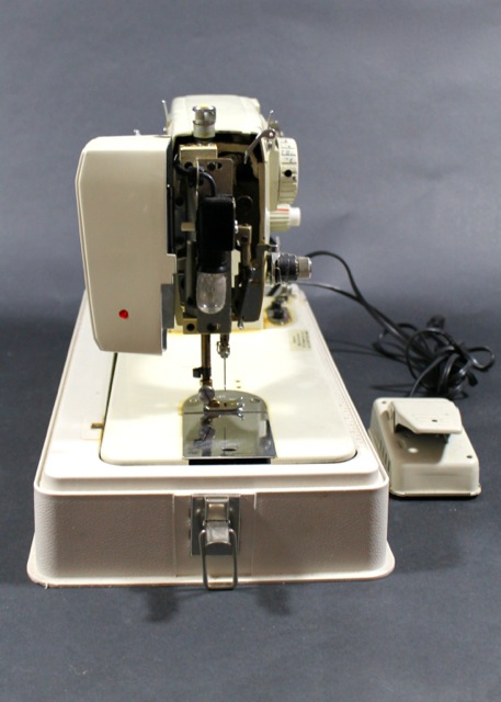 Vintage Universal Sewing Machine with Travel Case | EBTH