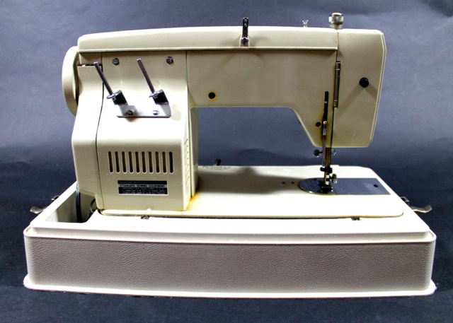Vintage Universal Sewing Machine with Travel Case | EBTH