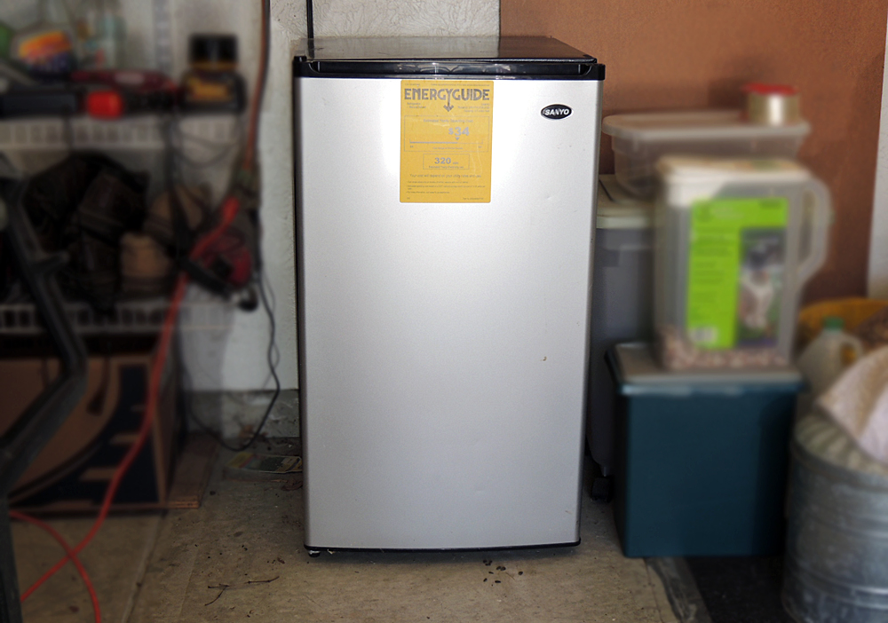 Sanyo Compact Refrigerator | EBTH
