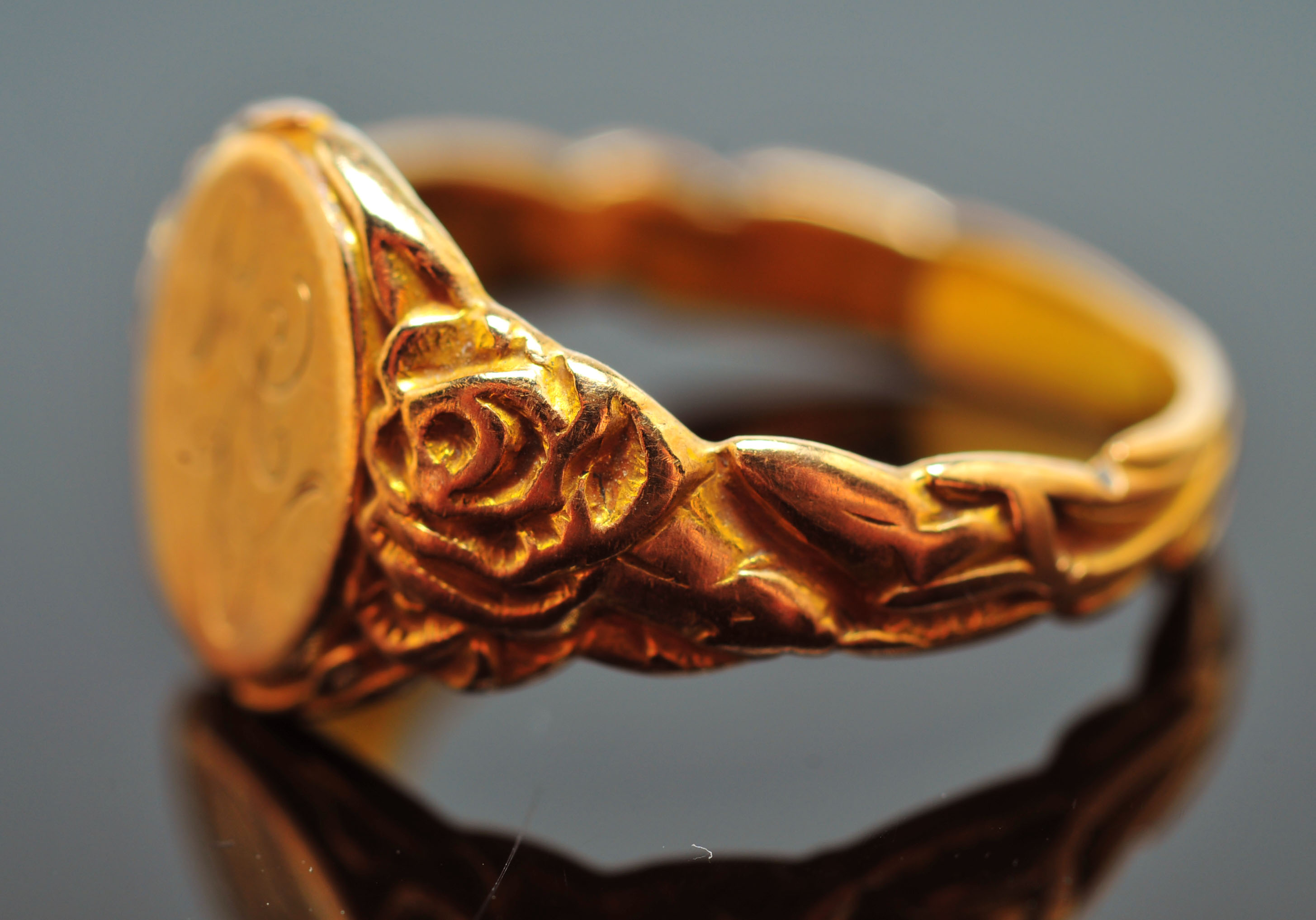 Early 20th Century 10 K Yellow Gold Signet Ring | EBTH