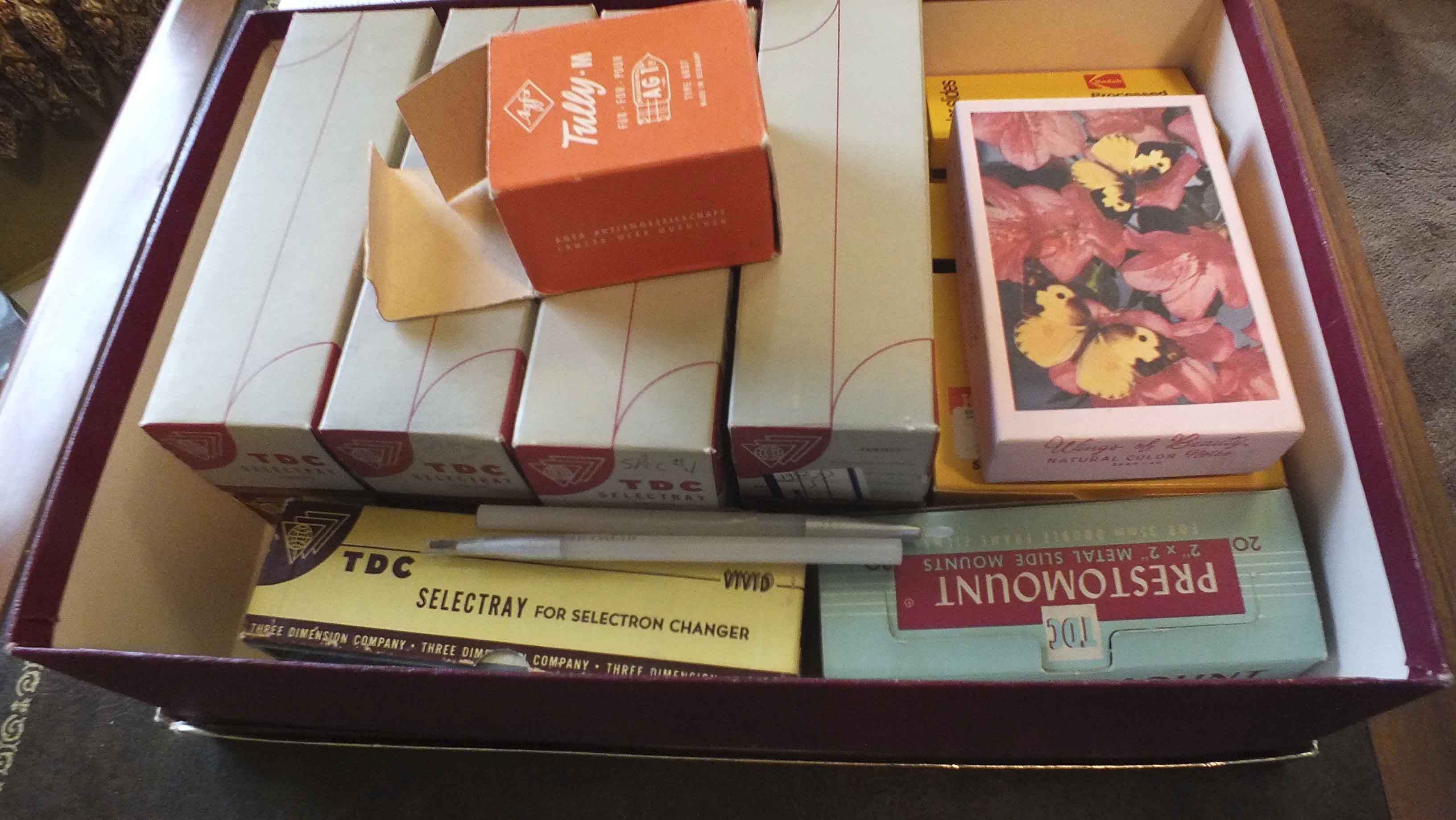 Vintage Cameras and Slide Equipment | EBTH