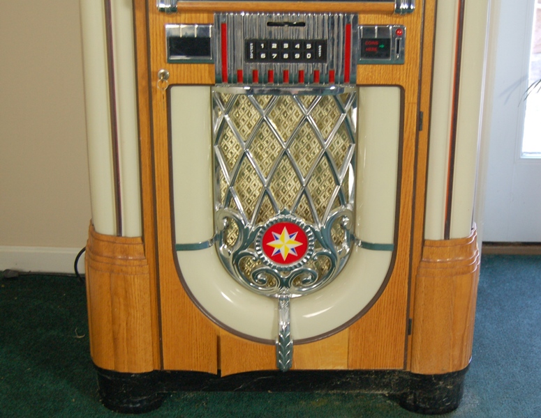 Antique Apparatus Jukebox CD Player with Bubbles | EBTH