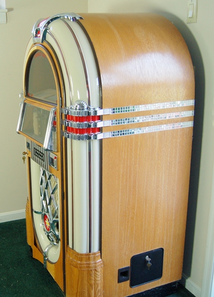 Antique Apparatus Jukebox CD Player with Bubbles | EBTH