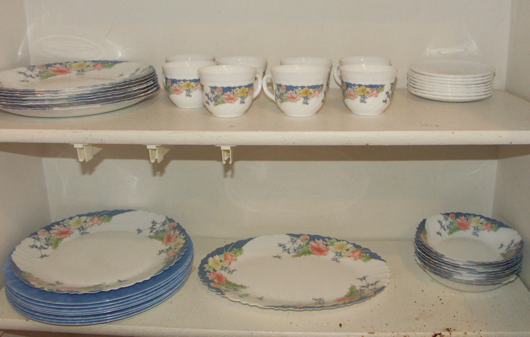 70 Piece Lot of Vintage Arcopal France Glass Dinnerware | EBTH