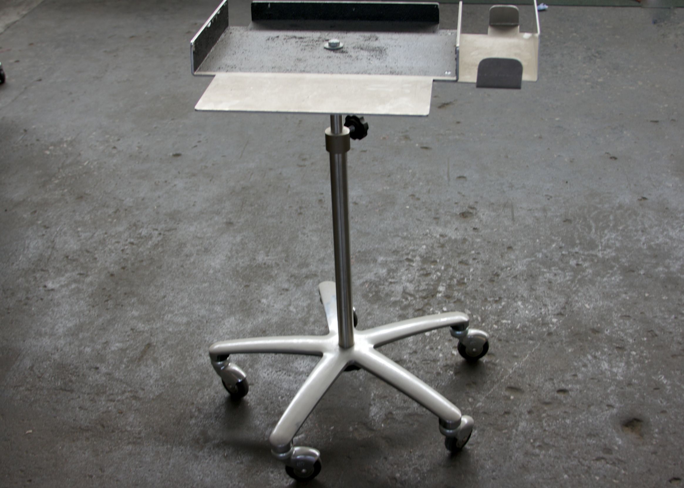 Metal Rolling Medical Stand | EBTH