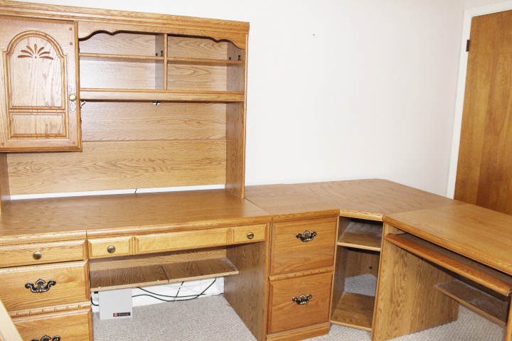 L-Shaped Five Section Palliser Computer Desk with Hutch | EBTH