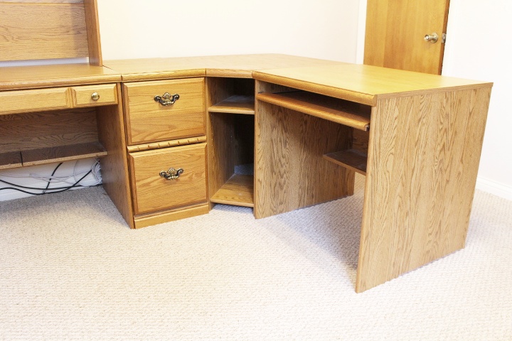 L-Shaped Five Section Palliser Computer Desk with Hutch | EBTH