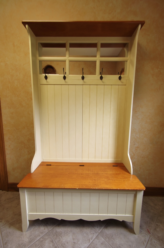 French Country Style Hall Organizer with Storage Bench | EBTH