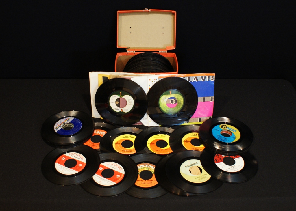 Collection of Vintage 45s | EBTH