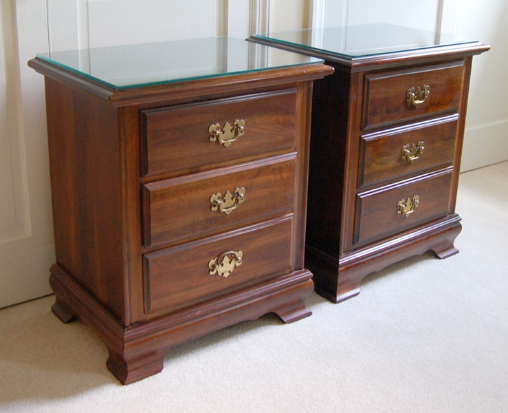 Pair of Chippendale Bedside Tables | EBTH