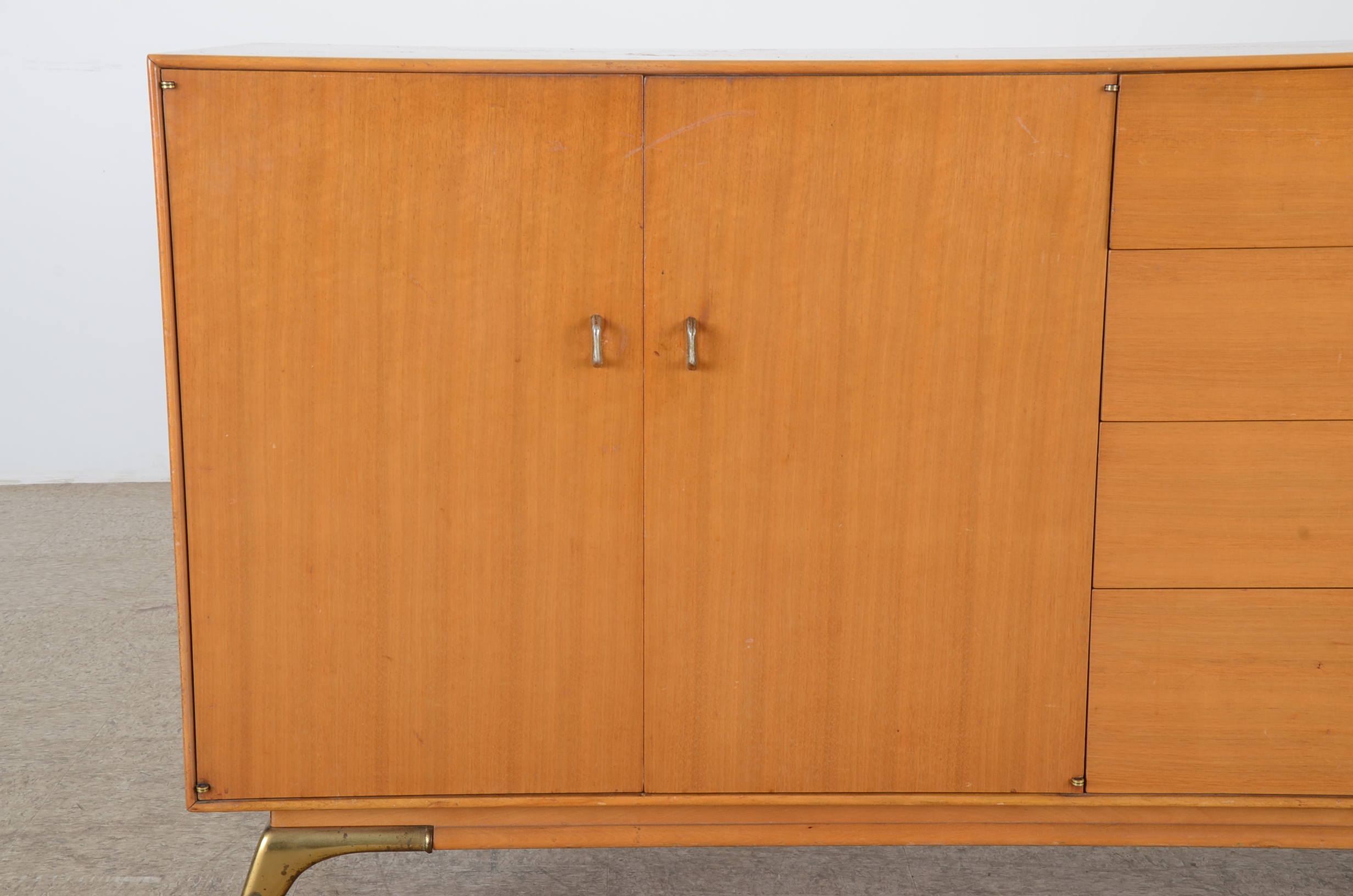 Rway Mid-Century Blonde Mahogany Veneer Buffet | EBTH
