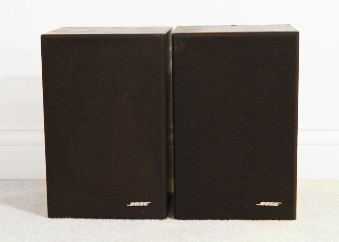 Pair of Black Front Surround BOSE Model 21 Bookshelf Speakers | EBTH