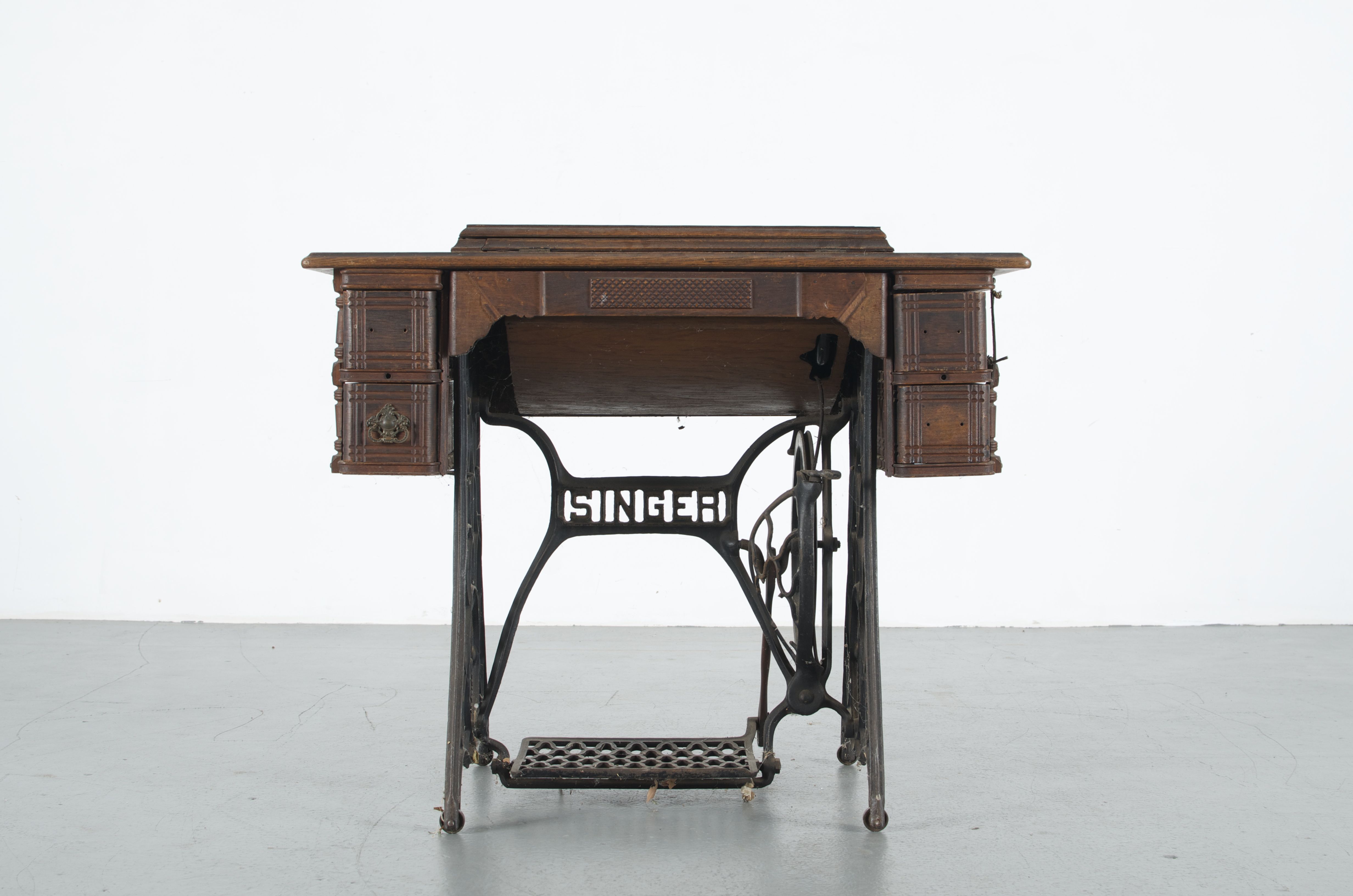 Singer Sewing Table and Machine | EBTH