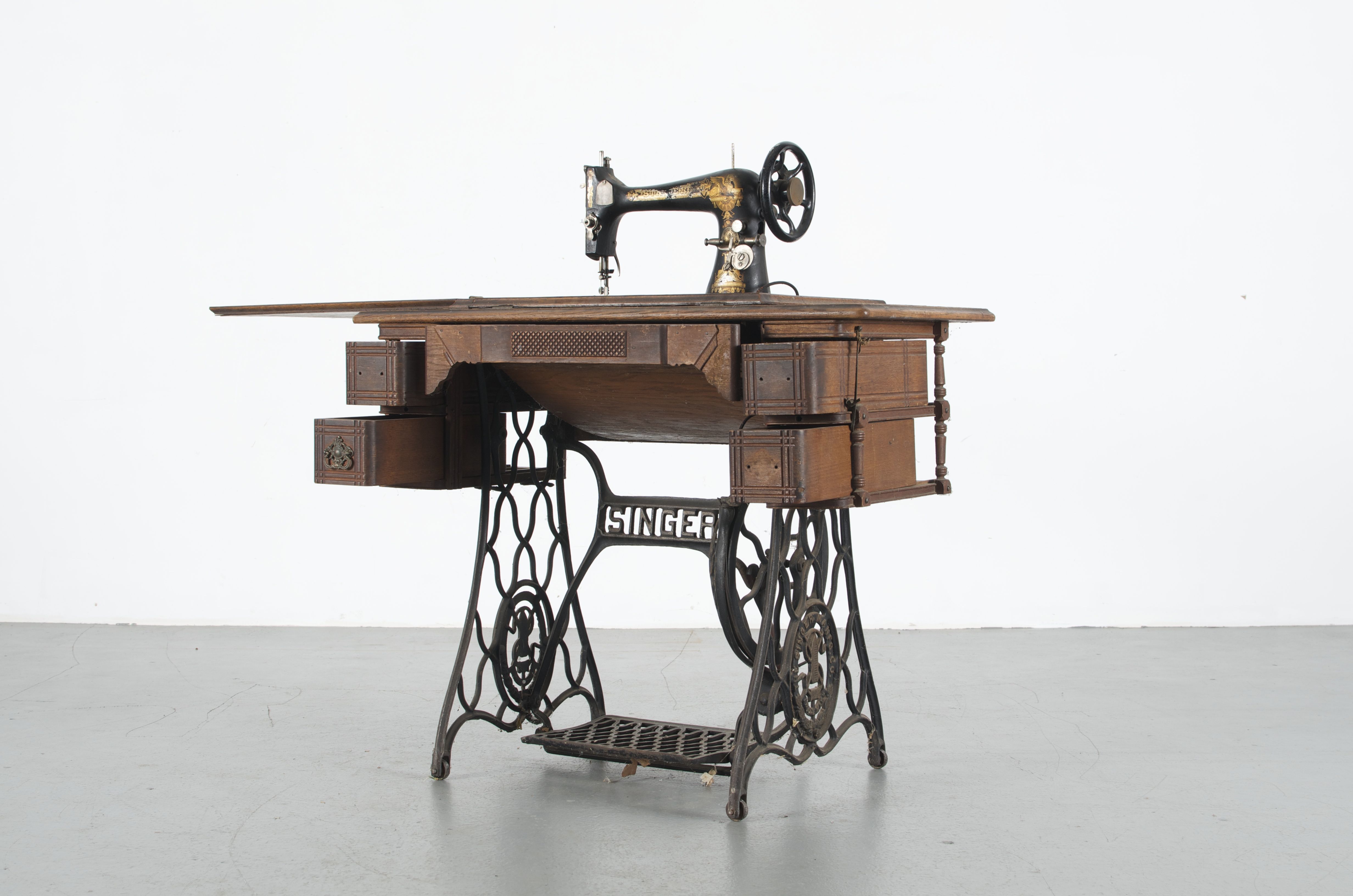 Singer Sewing Table and Machine | EBTH