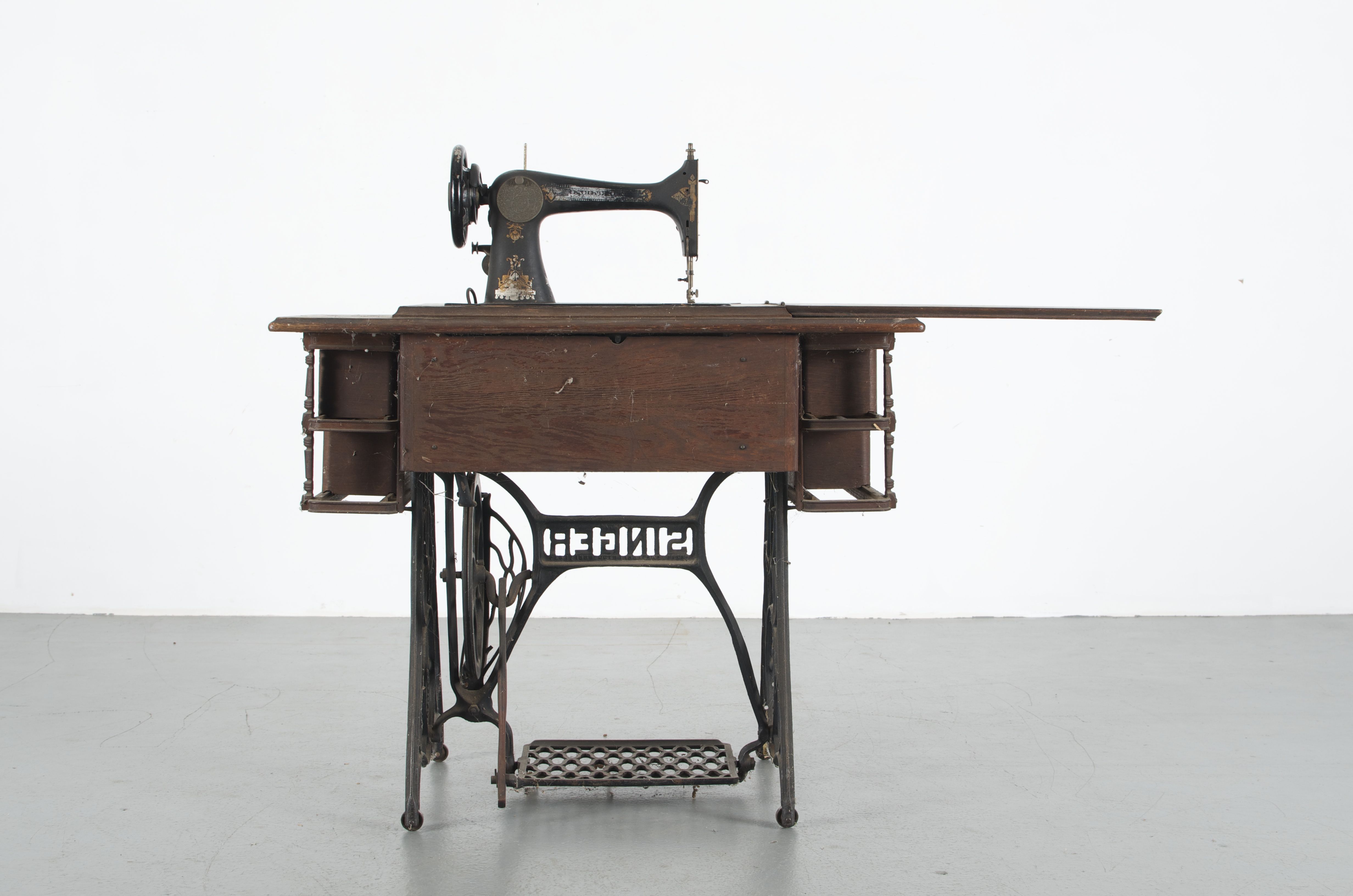 Singer Sewing Table and Machine | EBTH