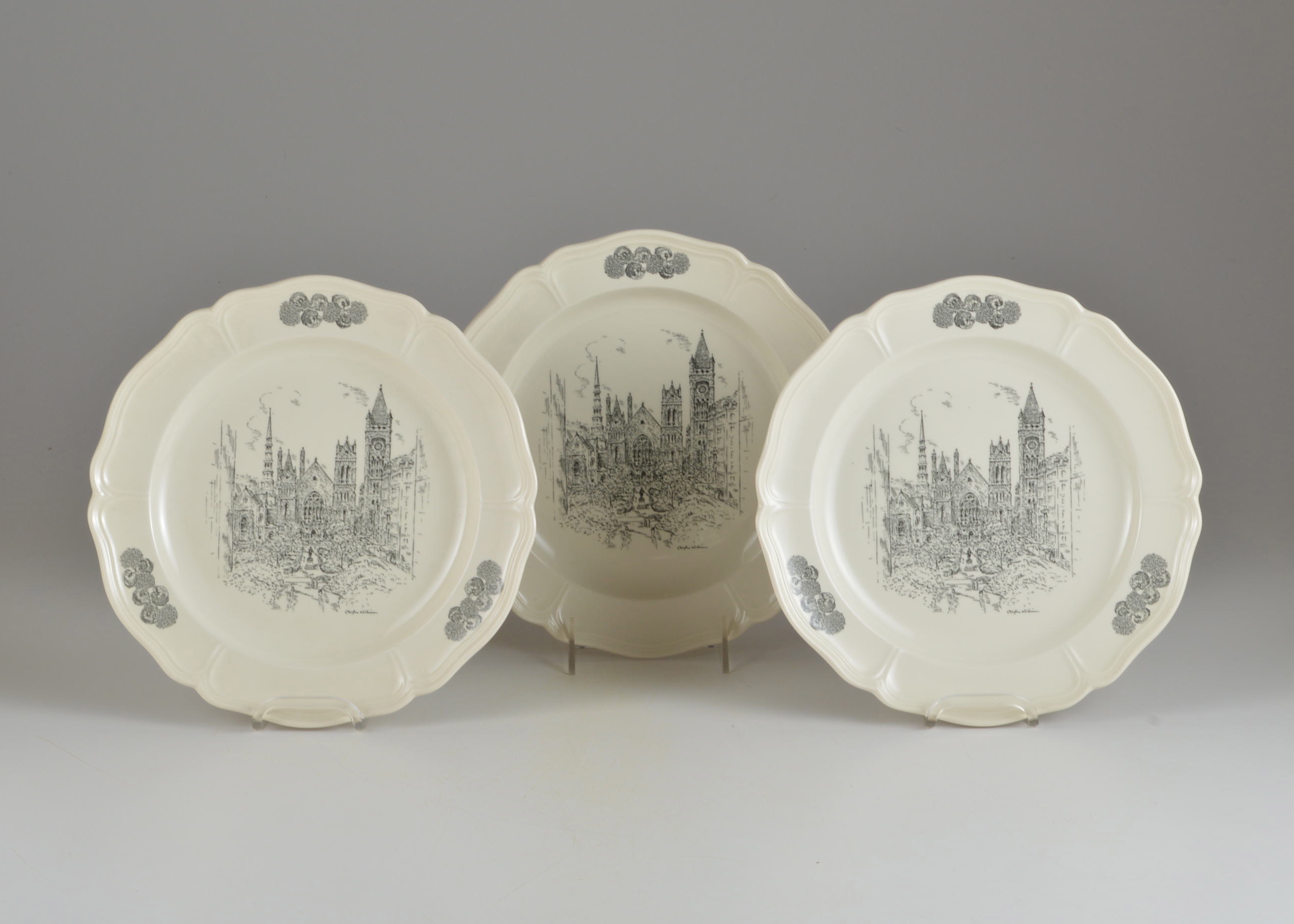 Wedgwood "The Spires of Cincinnati" Caroline Williams Plates | EBTH