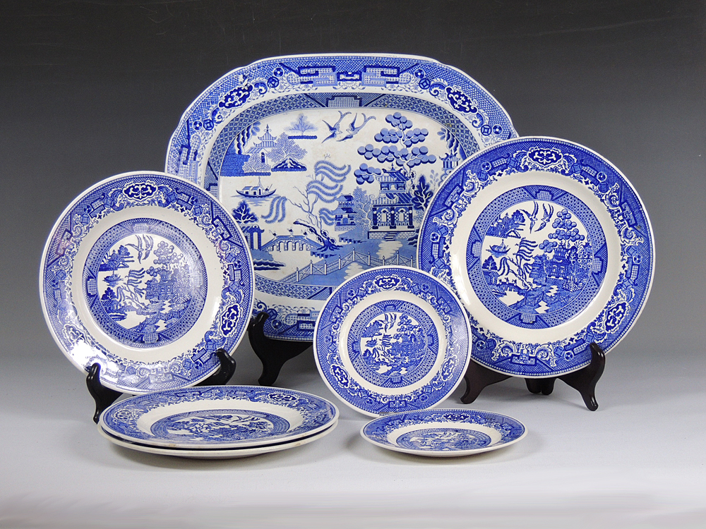 Vintage Willow Ware Platter and Plates | EBTH
