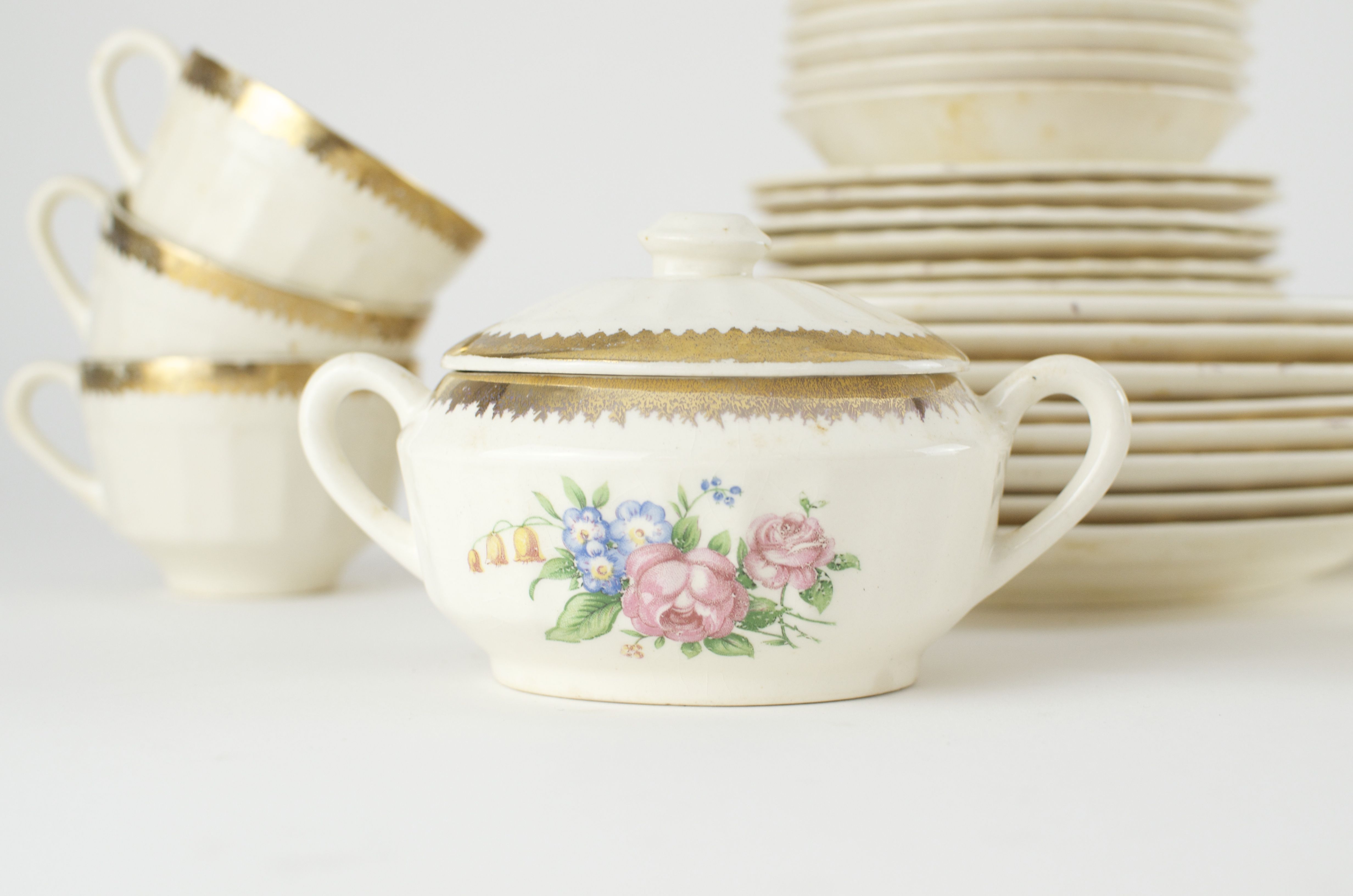 Vintage Dish Set with Rose Pattern | EBTH